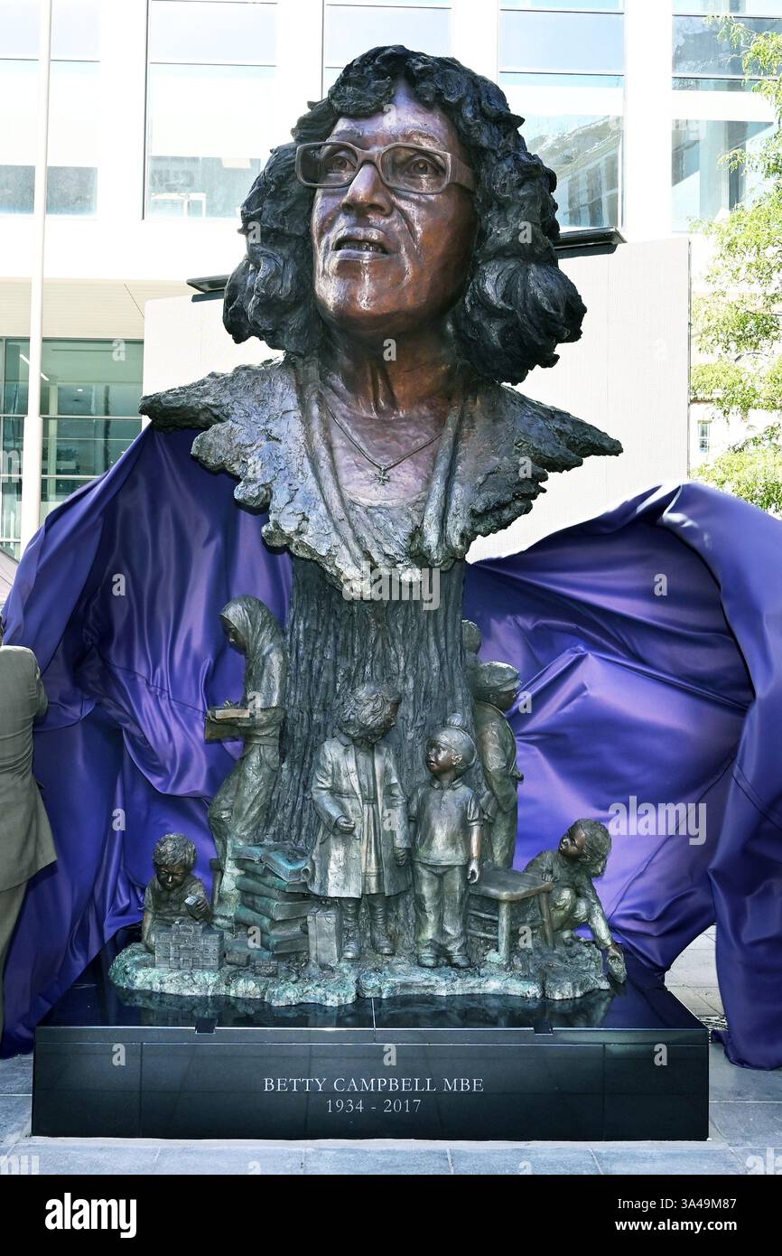 Opening Betty Campbell statue in Cardiff Stock Photo - Alamy