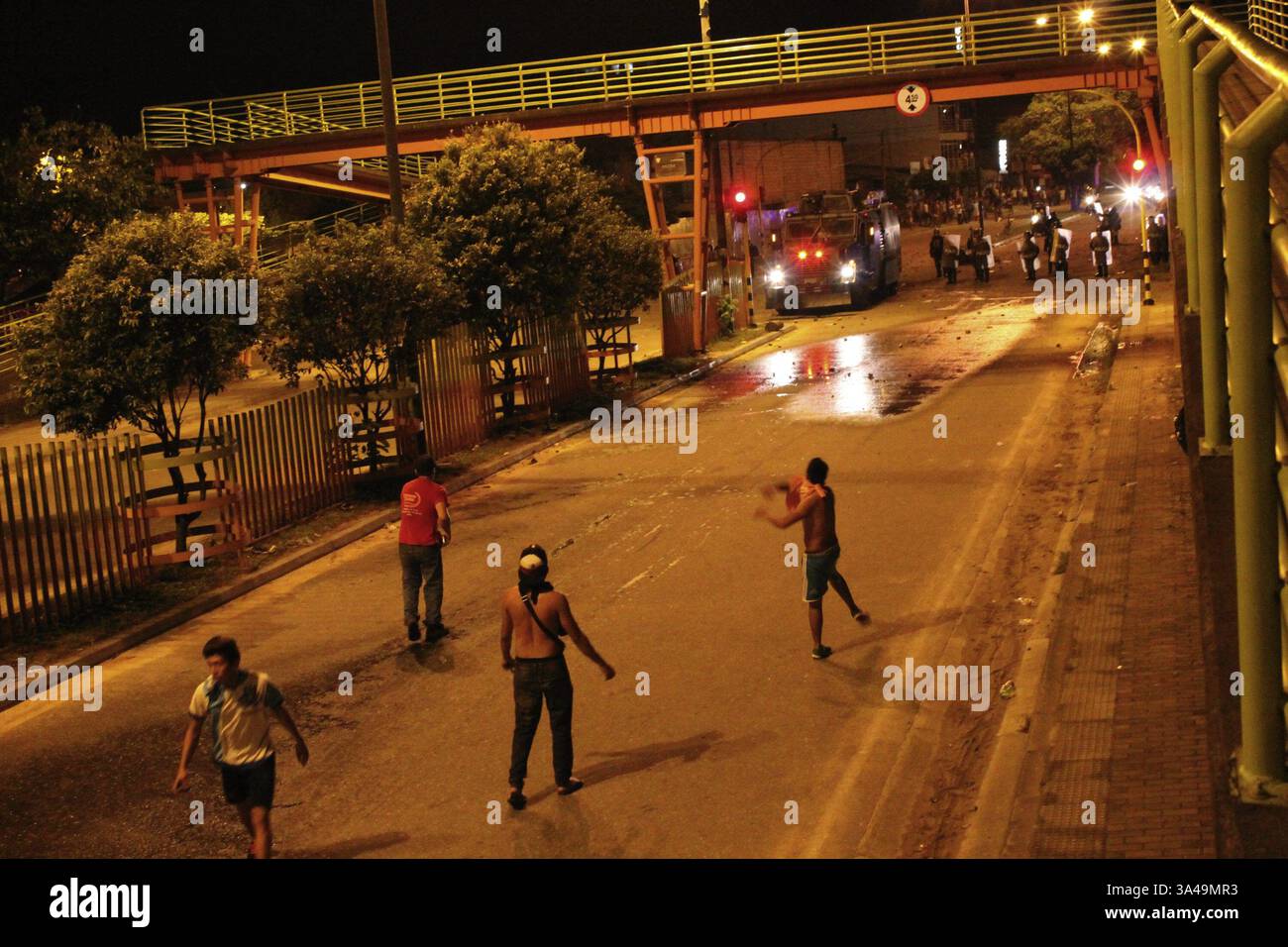July 21, 2014 - Colombia - Disturbios en Yopal en la noche del 18 de ...