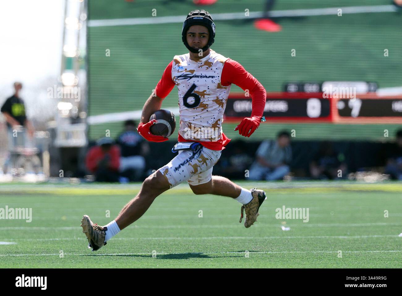 Hellstar wide receiver Gavin Honore (6) carries the ball against City ...