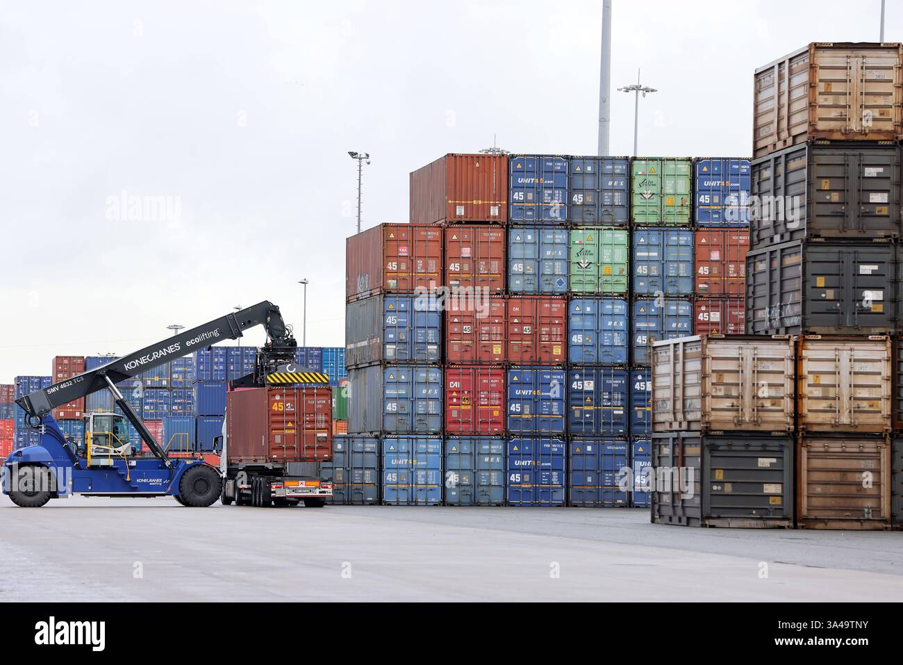 03.12.2024 Duisburg DIT Duisburg Intermodal Terminal GmbH Container ...