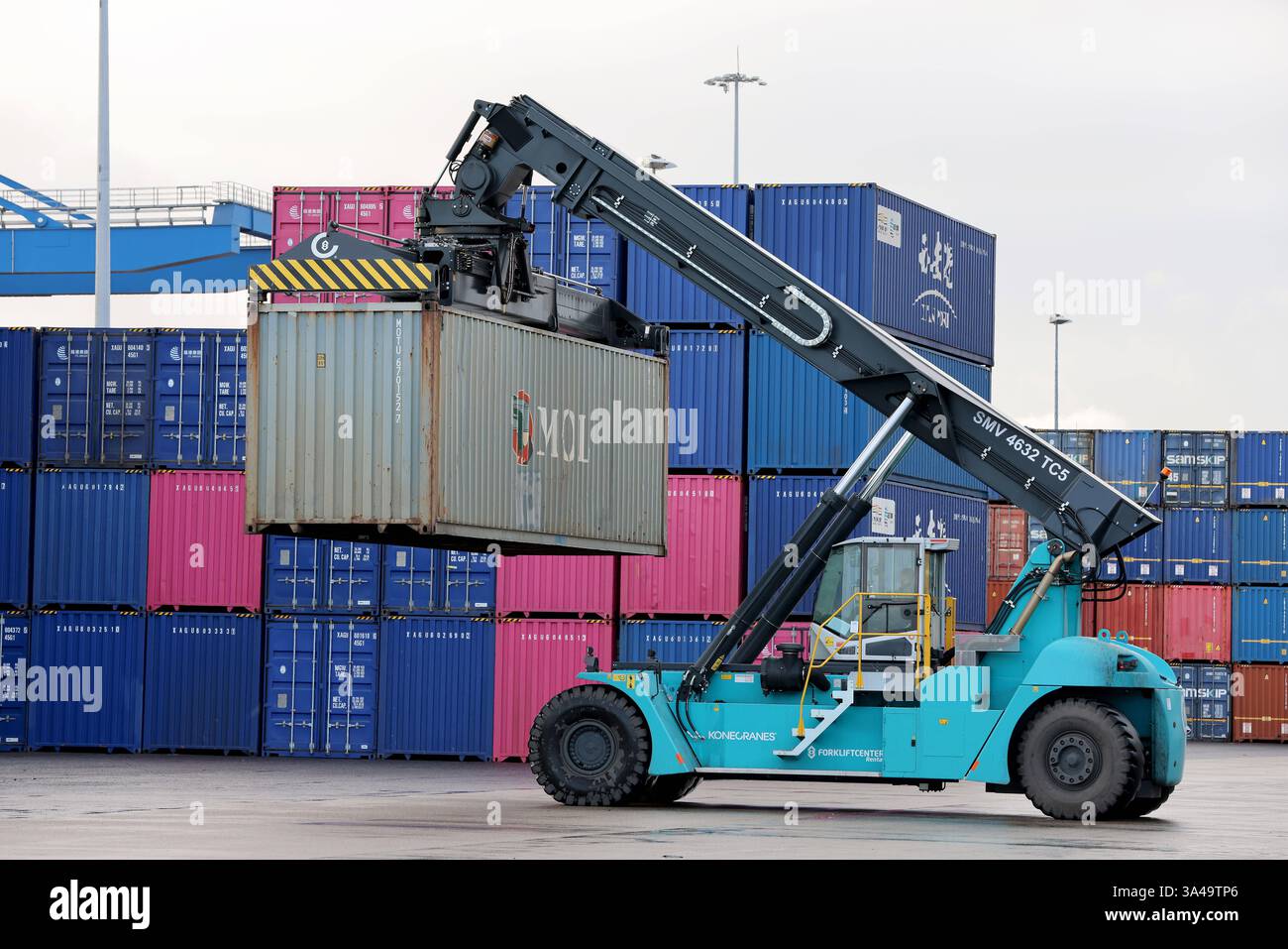 03.12.2024 Duisburg DIT Duisburg Intermodal Terminal GmbH Container ...