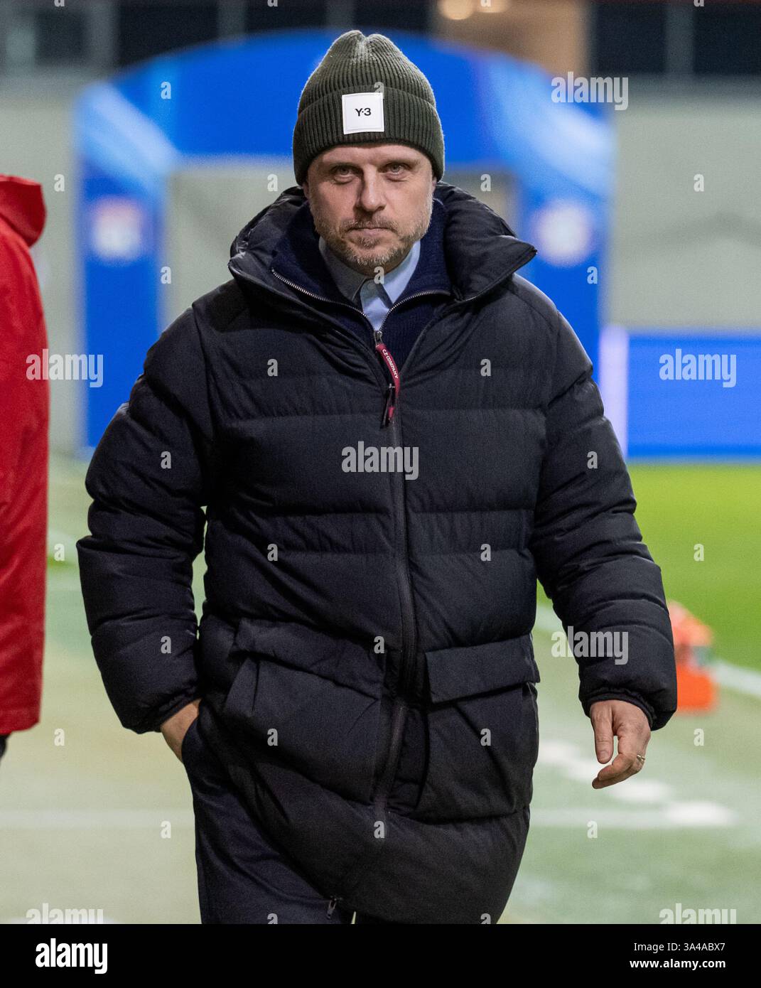 Muenchen, Deutschland. 18th Mar, 2025. Alexander Straus (Chef-Trainer ...