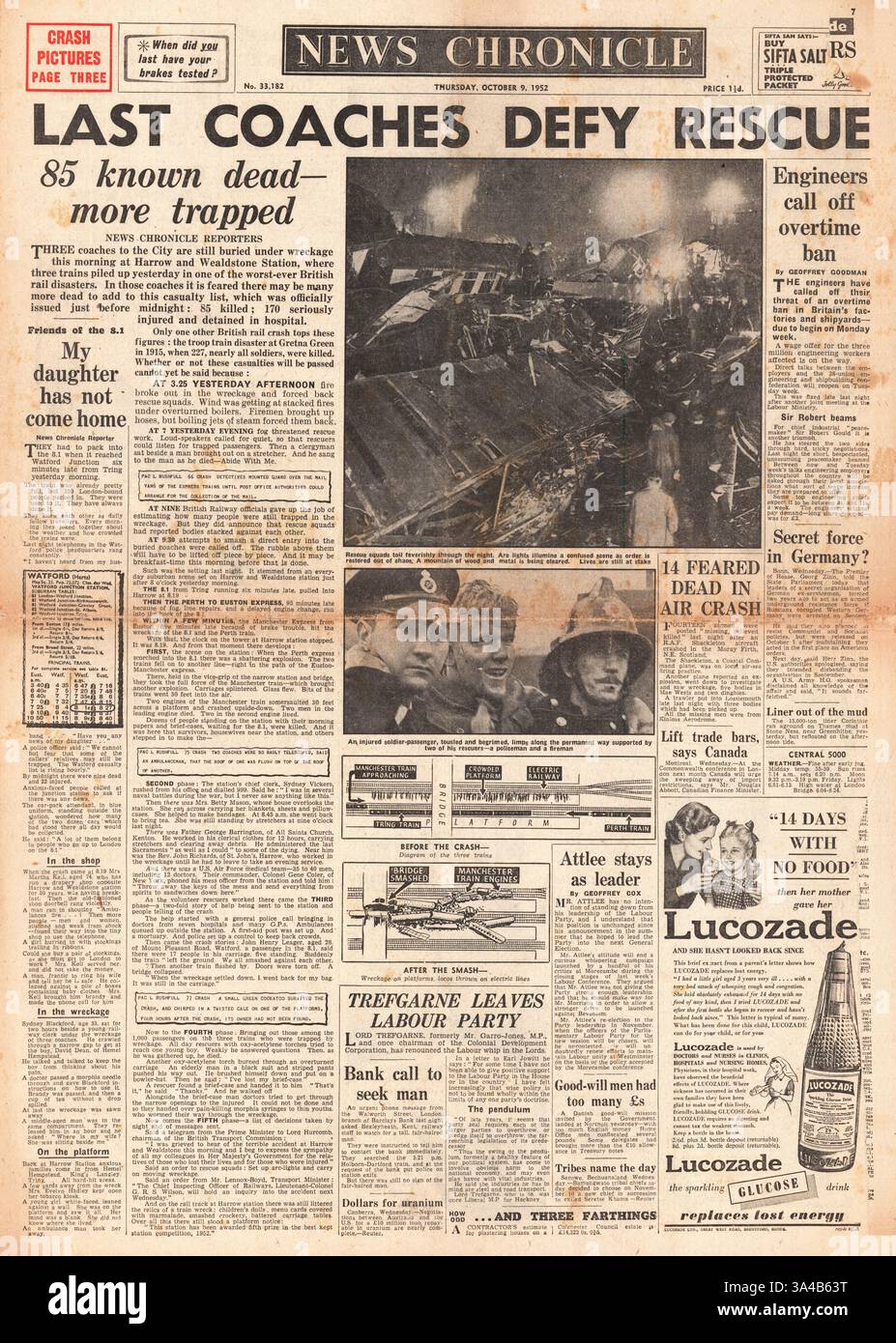 1952 news chronicle harrow train disaster hi-res stock photography and ...