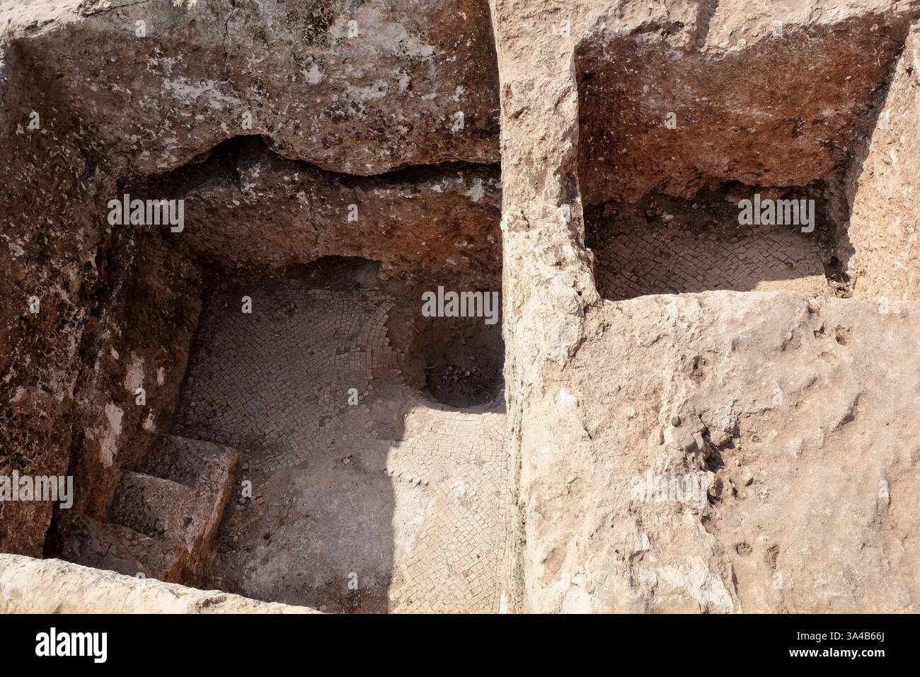 Large pit archaeology dig site hi-res stock photography and images - Alamy