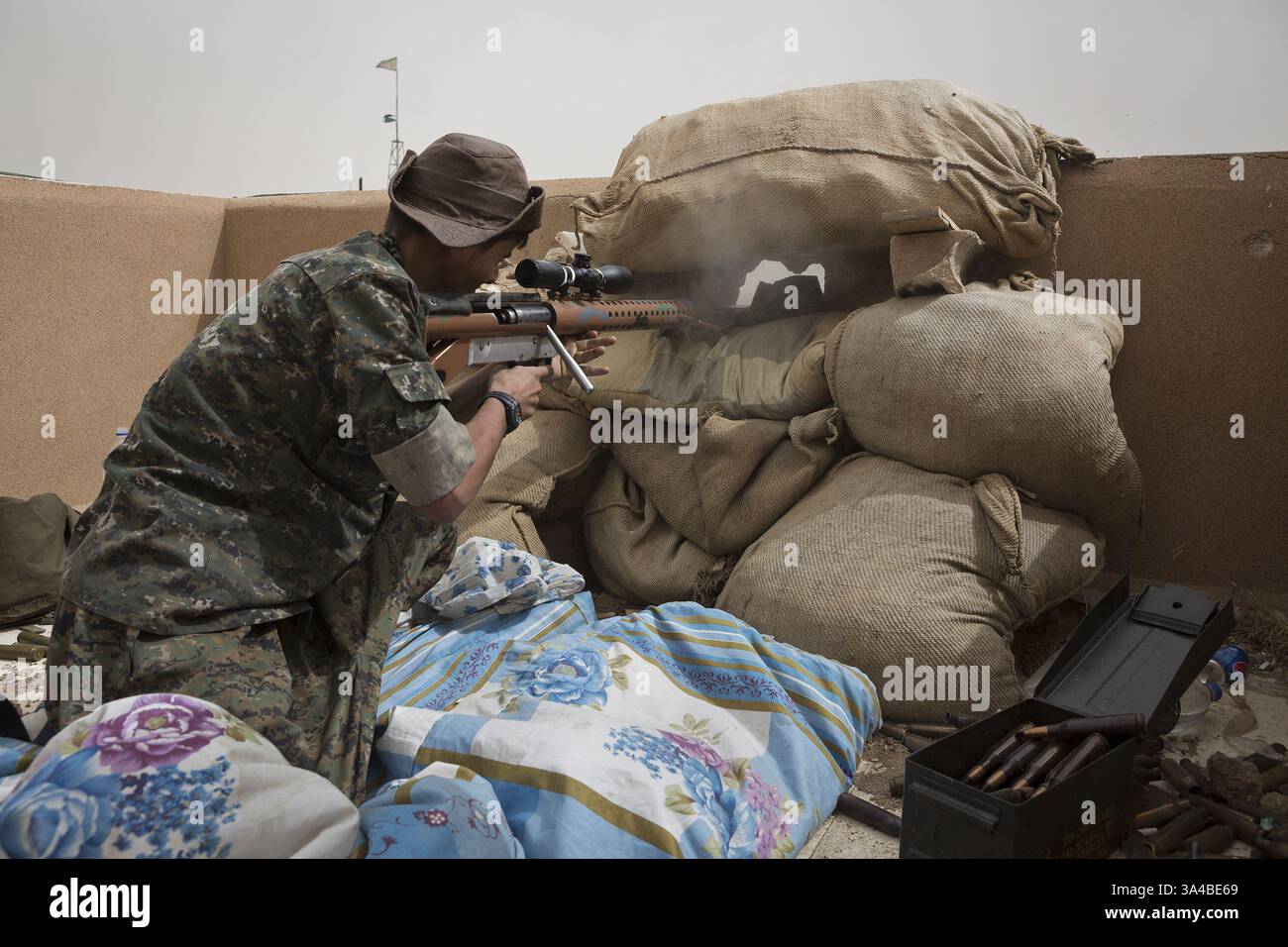 Ypg sniper hi-res stock photography and images - Alamy