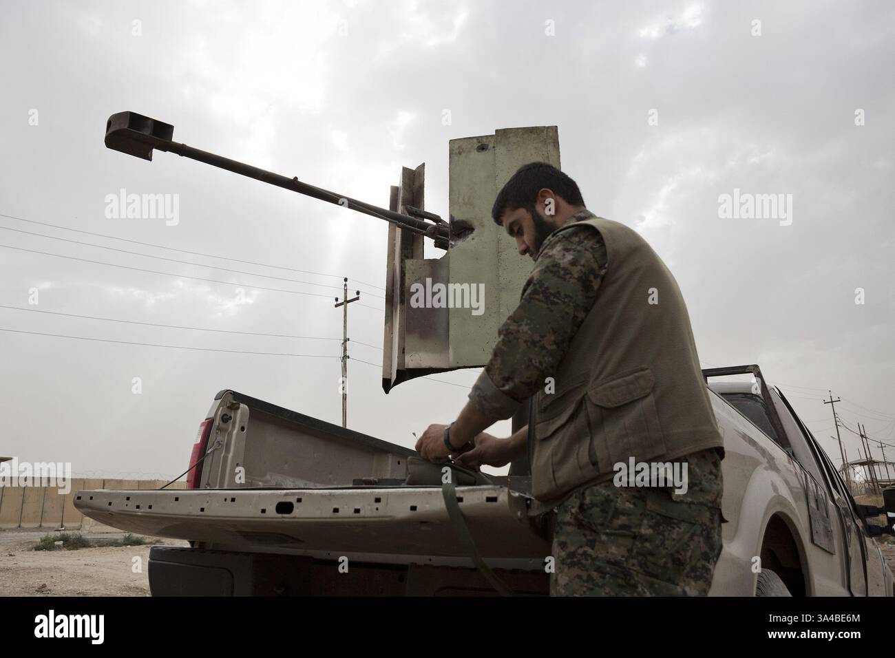 Ypg sniper hi-res stock photography and images - Alamy