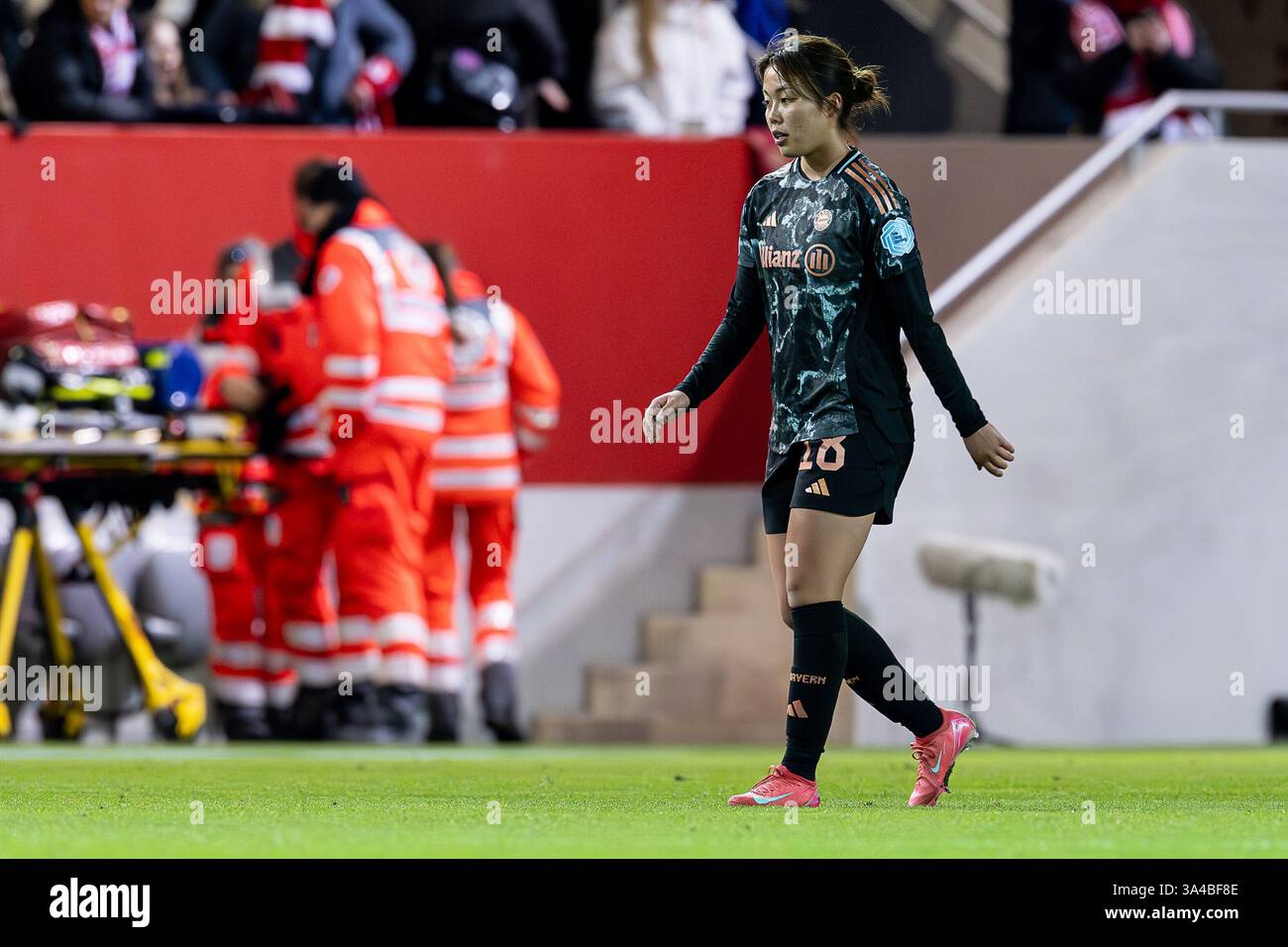 Muenchen, Deutschland. 18th Mar, 2025. Momoko Tanikawa (FC Bayern ...