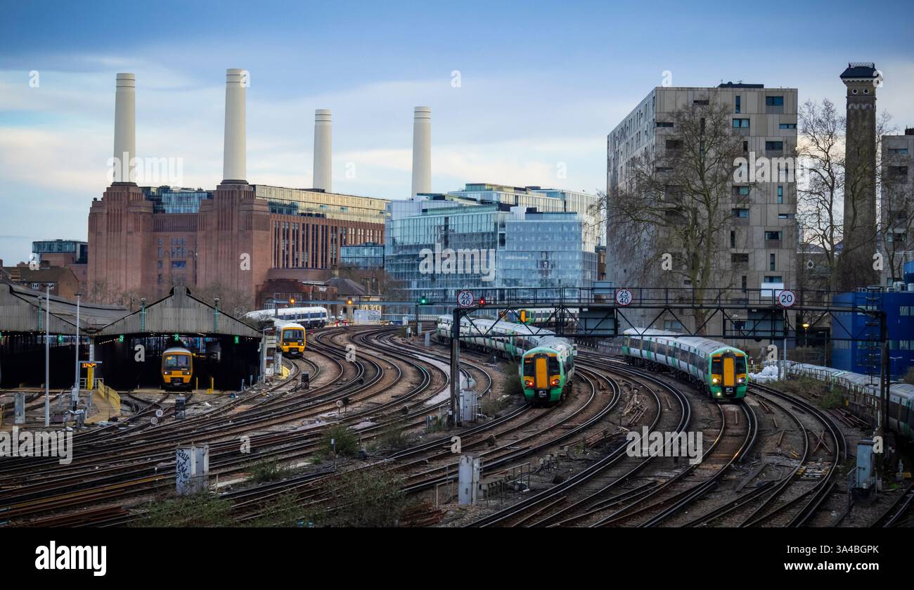 Railway tracks and Battersea Power Station from Ebury Bridge Stock ...