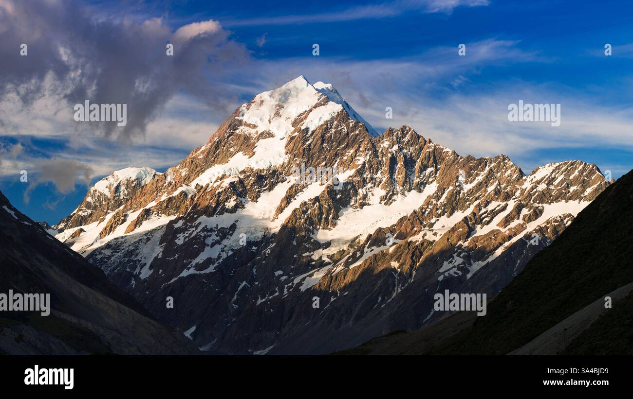Afternoon light on Mount Cook, Aoraki Mount Cook National Park, South ...