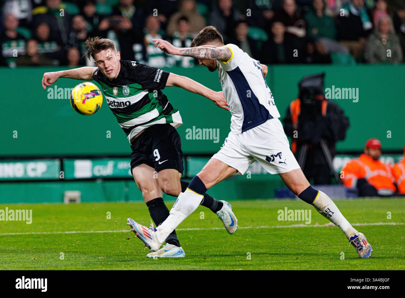 Viktor Gyokeres and Justin De Haas seen during Liga Portugal game ...