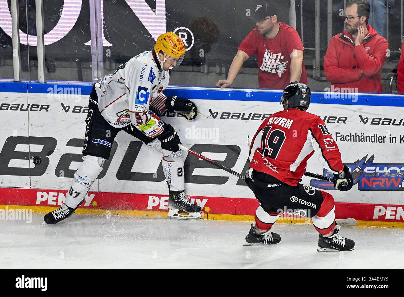 Eishockey DEL - 24/25 -Playoff-Viertelfinale Spiel 2: Kölner Haie vs ...