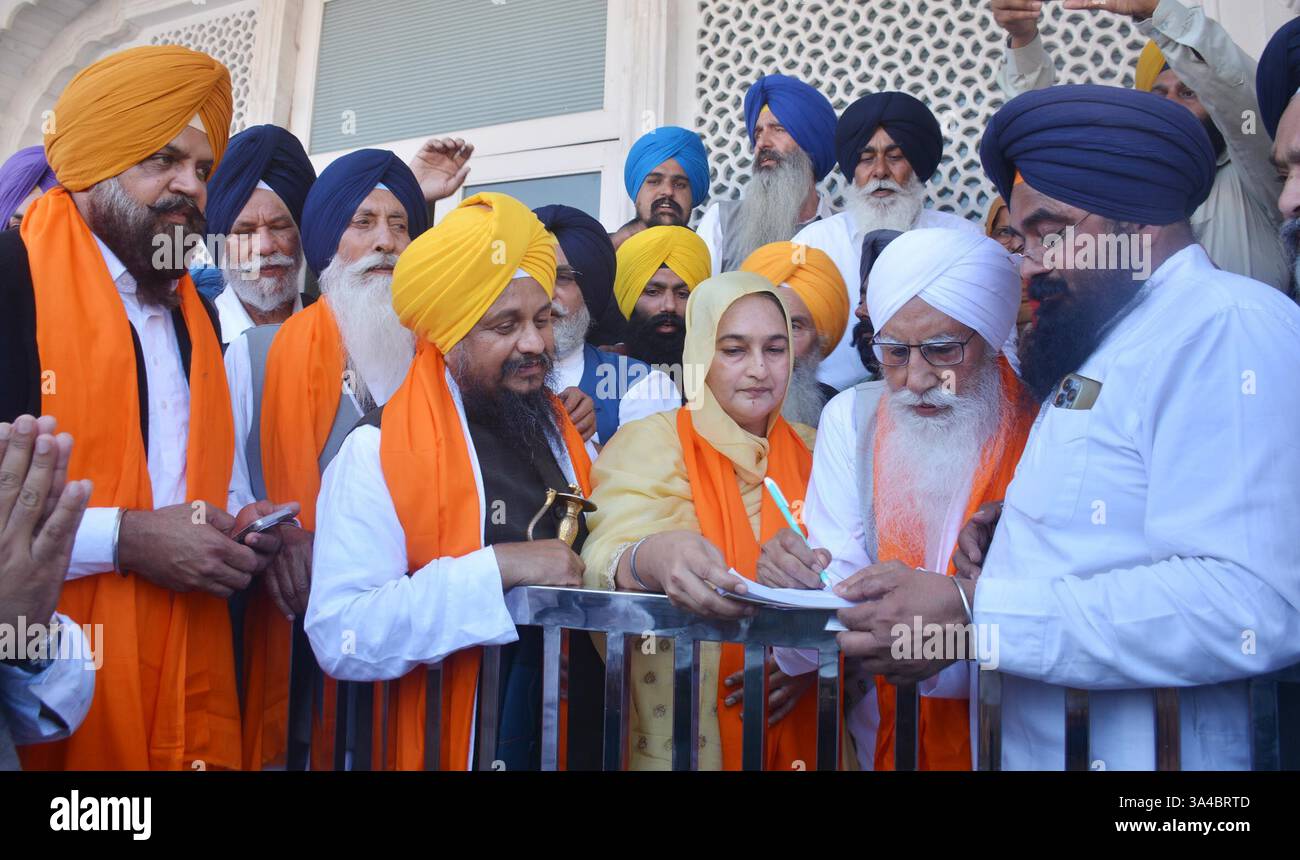 Amritsar, India. 18th Mar, 2025. AMRITSAR, INDIA - MARCH 18: Members of kal Takht panel taking ...