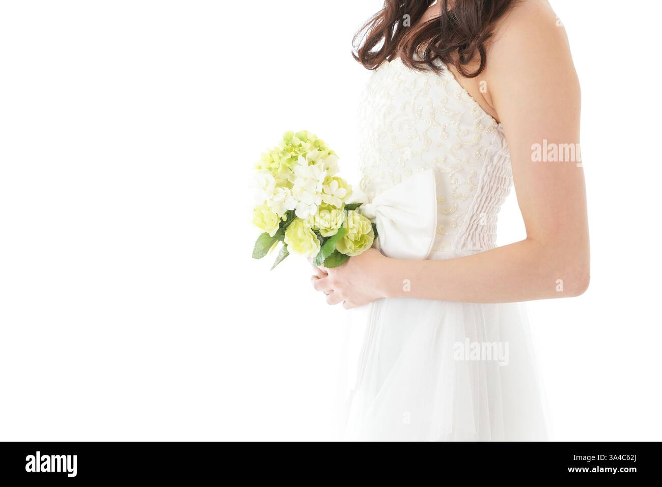 Bride holding bouquet Stock Photo - Alamy