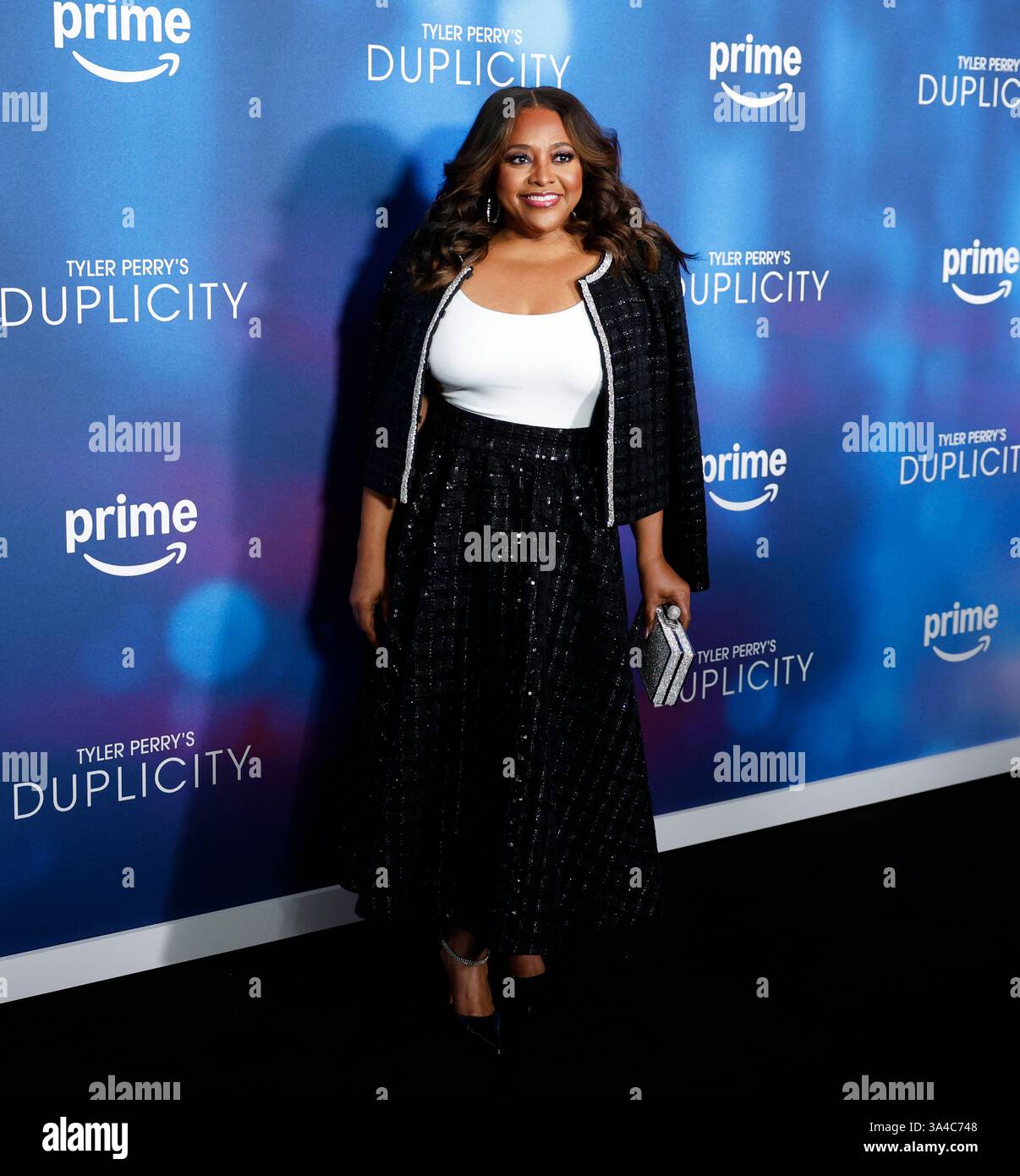 Sherri Shepherd arrives on the red carpet for Tyler Perry's "Duplicity ...