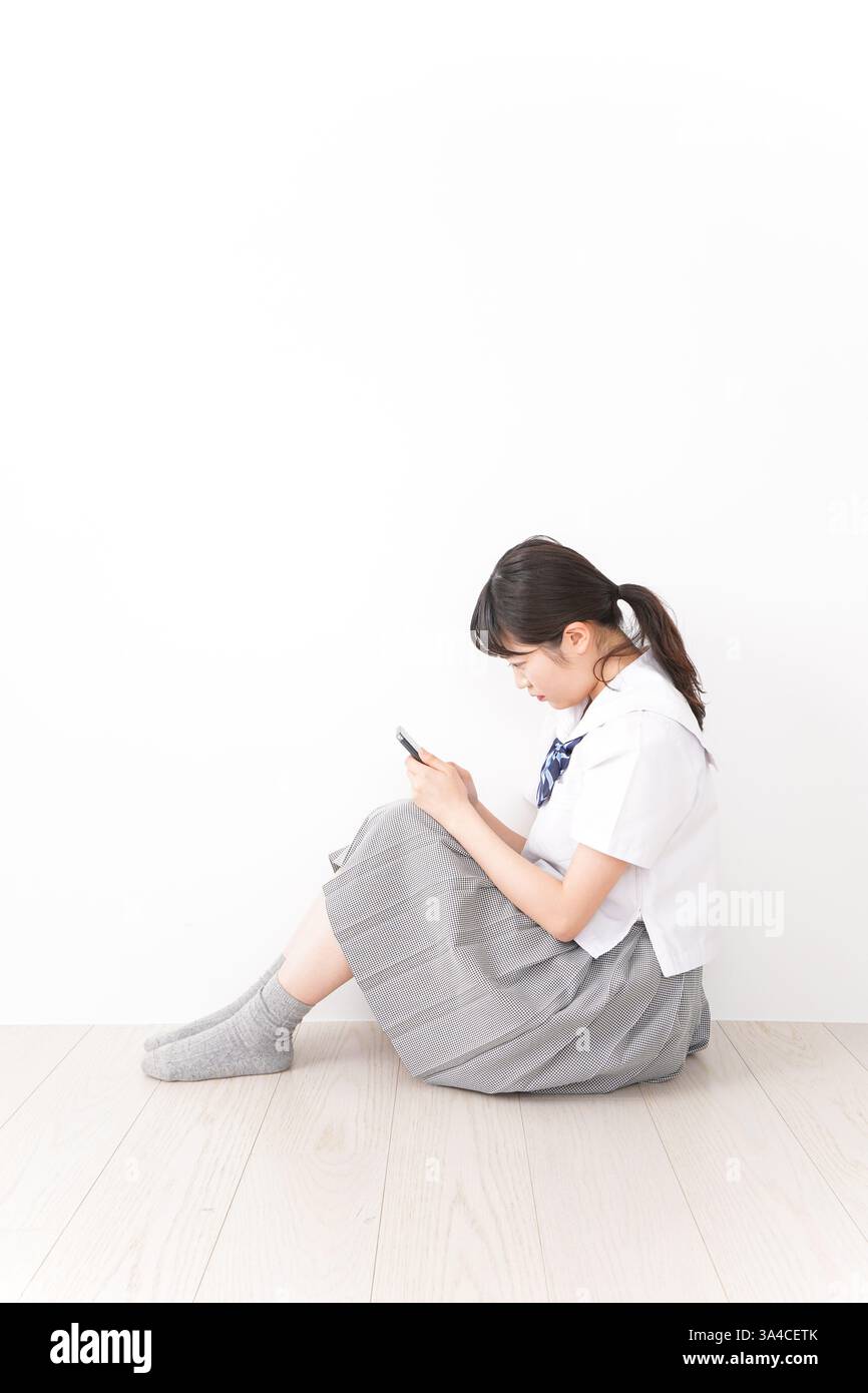 School children bullying phone hi-res stock photography and images - Alamy