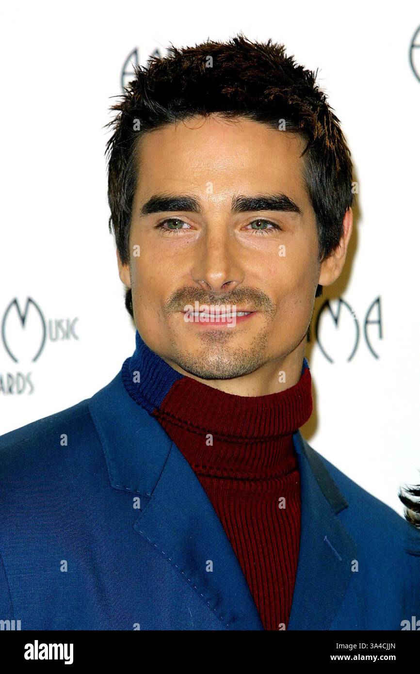 Jan. 9, 2002 - Los Angeles, CALIFORNIA - 29TH AMERICAN MUSIC AWARDS.AT ...