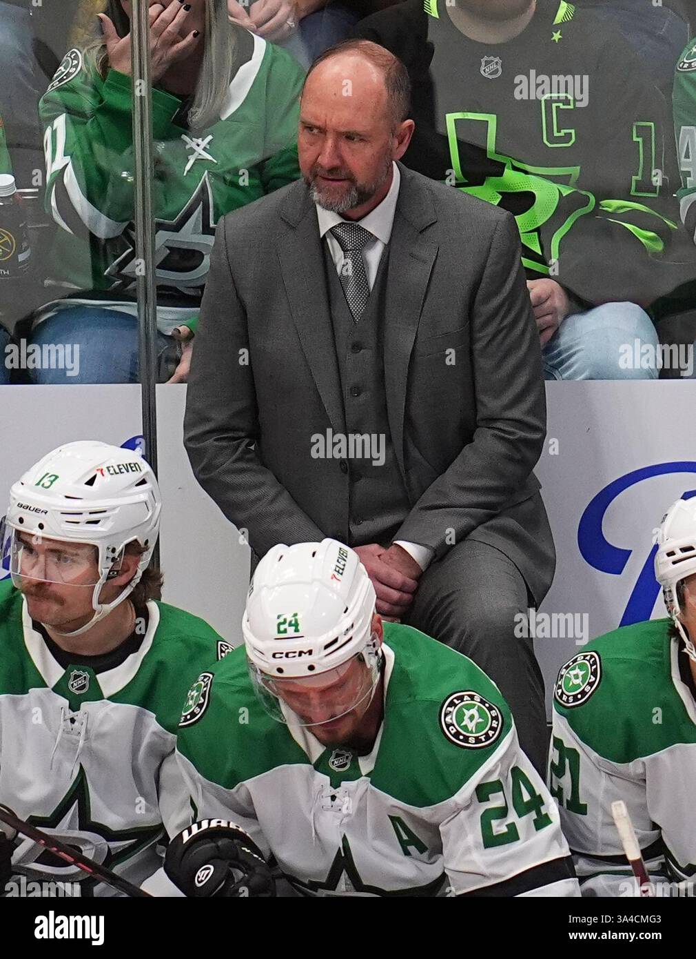 Dallas Stars head coach Peter DeBoer in the first period of an NHL ...