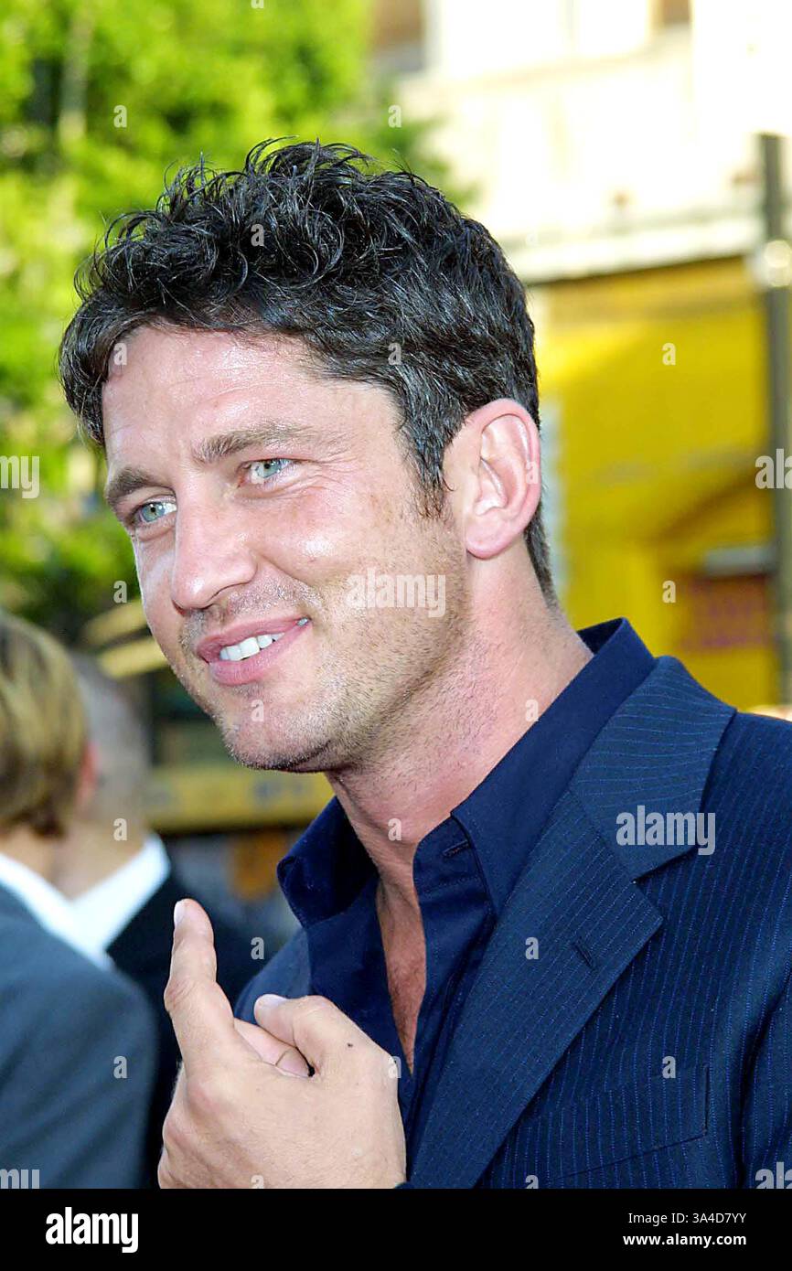 Gerard butler lara croft tomb raider hi-res stock photography and ...