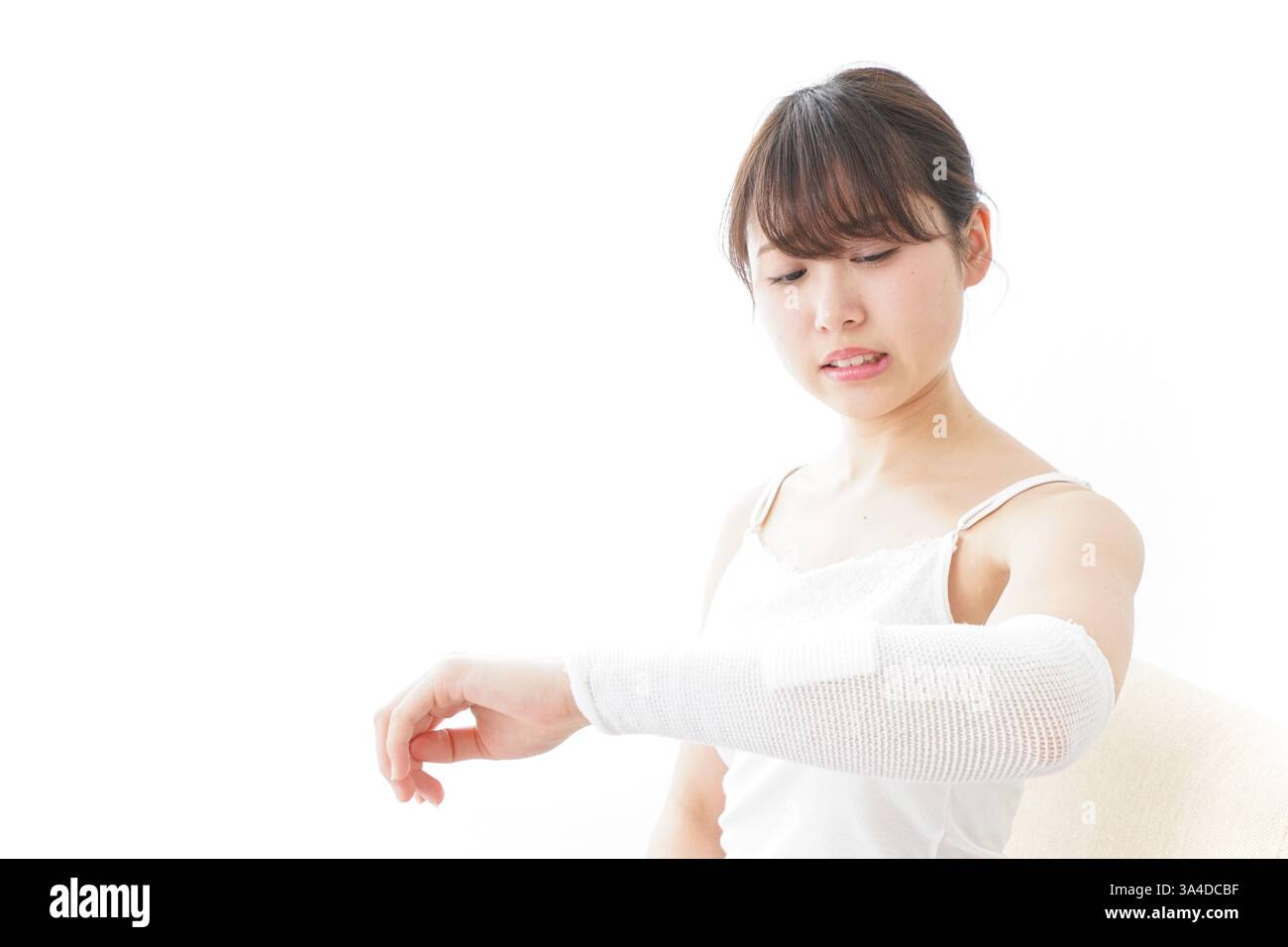 Woman with arm injury Stock Photo - Alamy