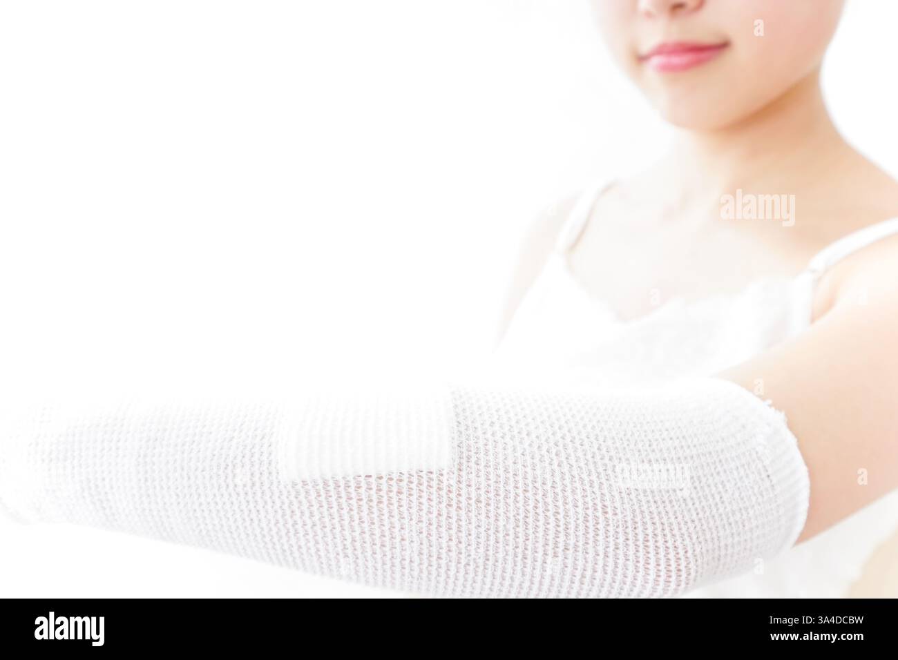 Woman gym pain arm hi-res stock photography and images - Alamy