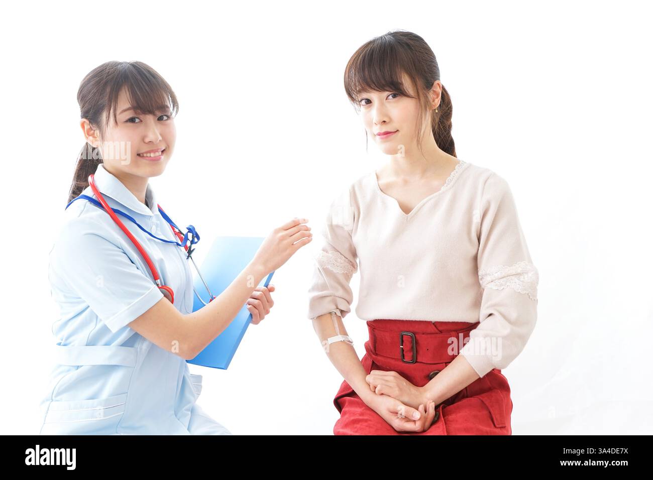 Woman and nurse handling an intravenous drip Stock Photo - Alamy
