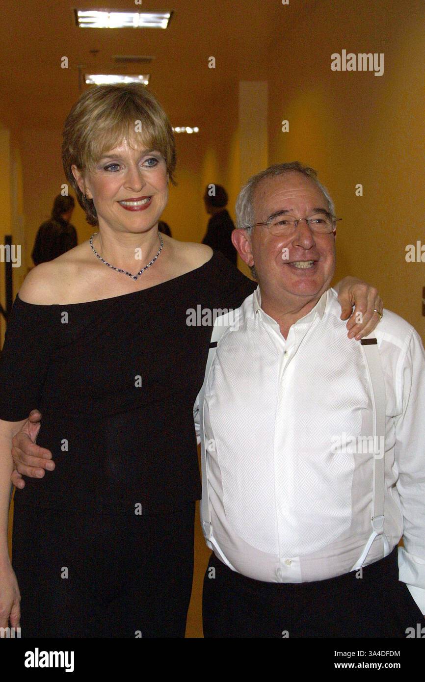 Oct. 25, 2003 - Los Angeles, CA, USA - K33583KI .THE ACTOR'S FUND OF ...