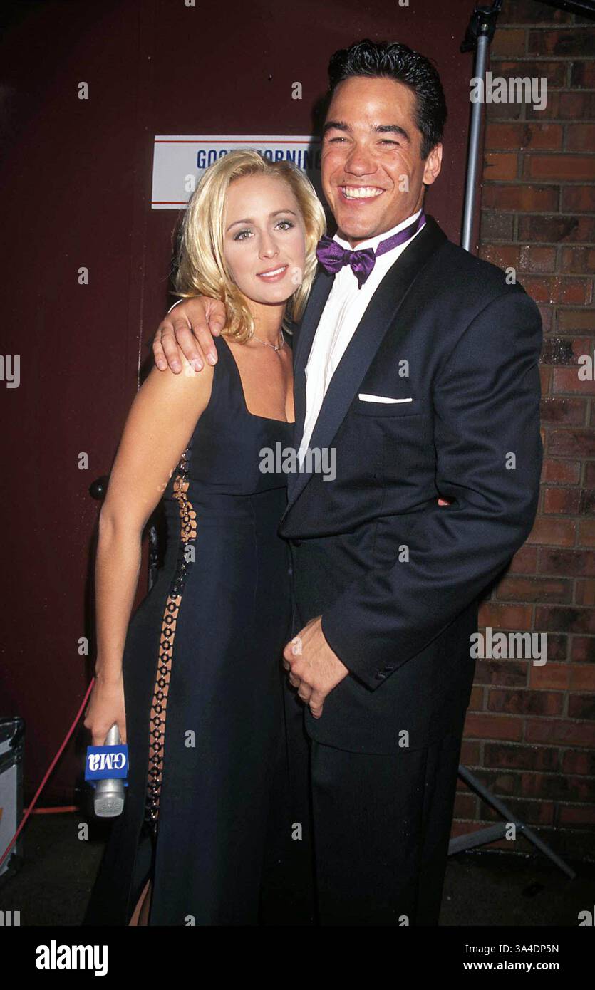 May 23, 2005 - K9880LR.31ST COUNTRY MUSIC AWARDS .MINDY MCCREADY AND ...