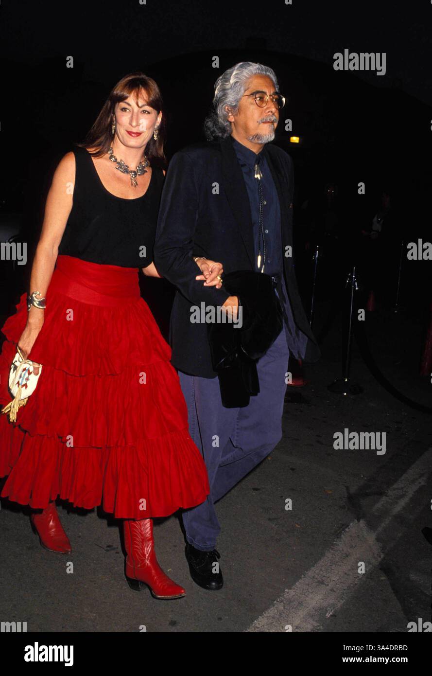 Nov. 29, 2005 - L3276LR.ANJELICA HUSTON AND ROBERT GRAHAM. LISA ROSE ...