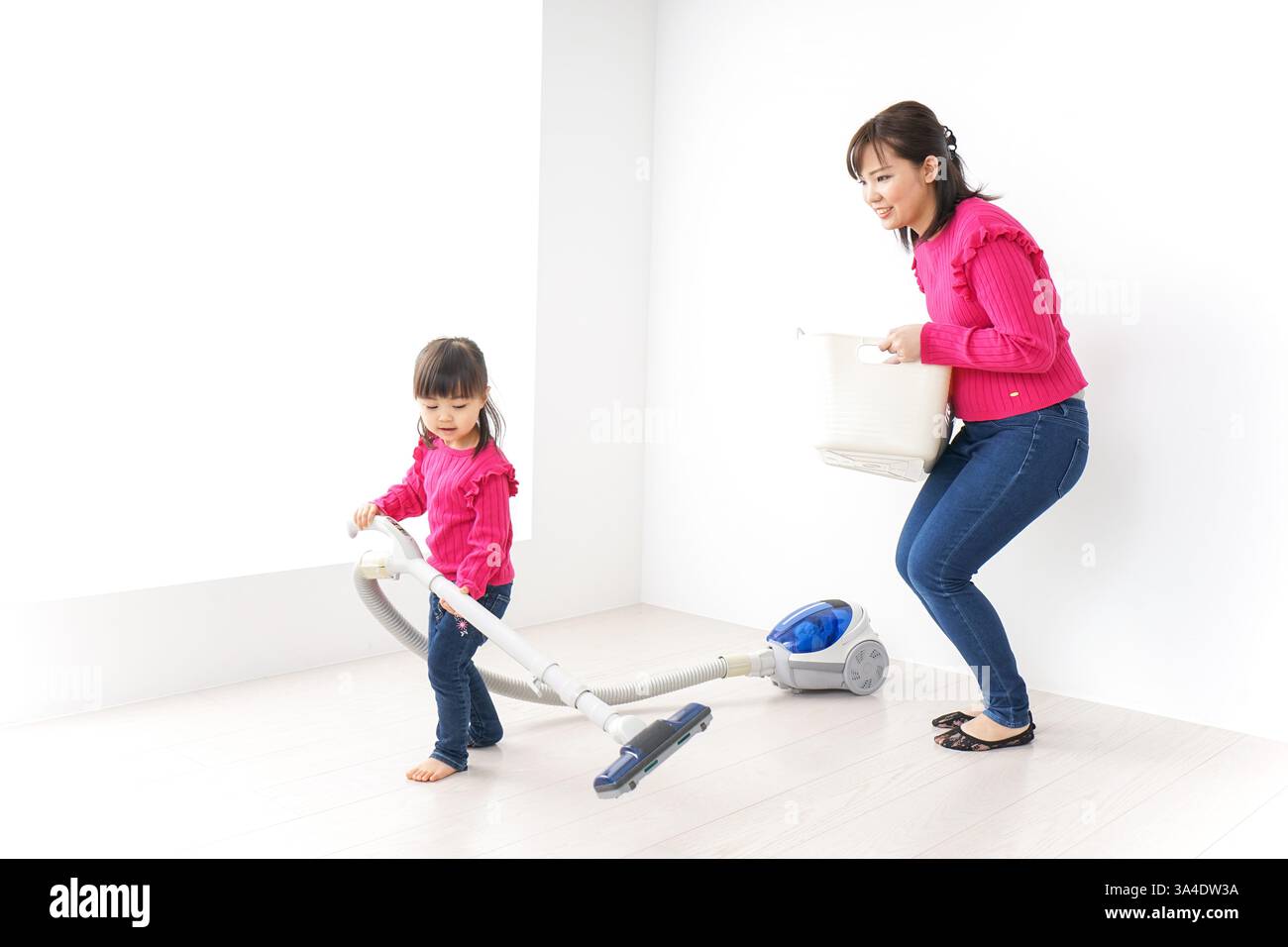 Children helping with household chores Stock Photo - Alamy