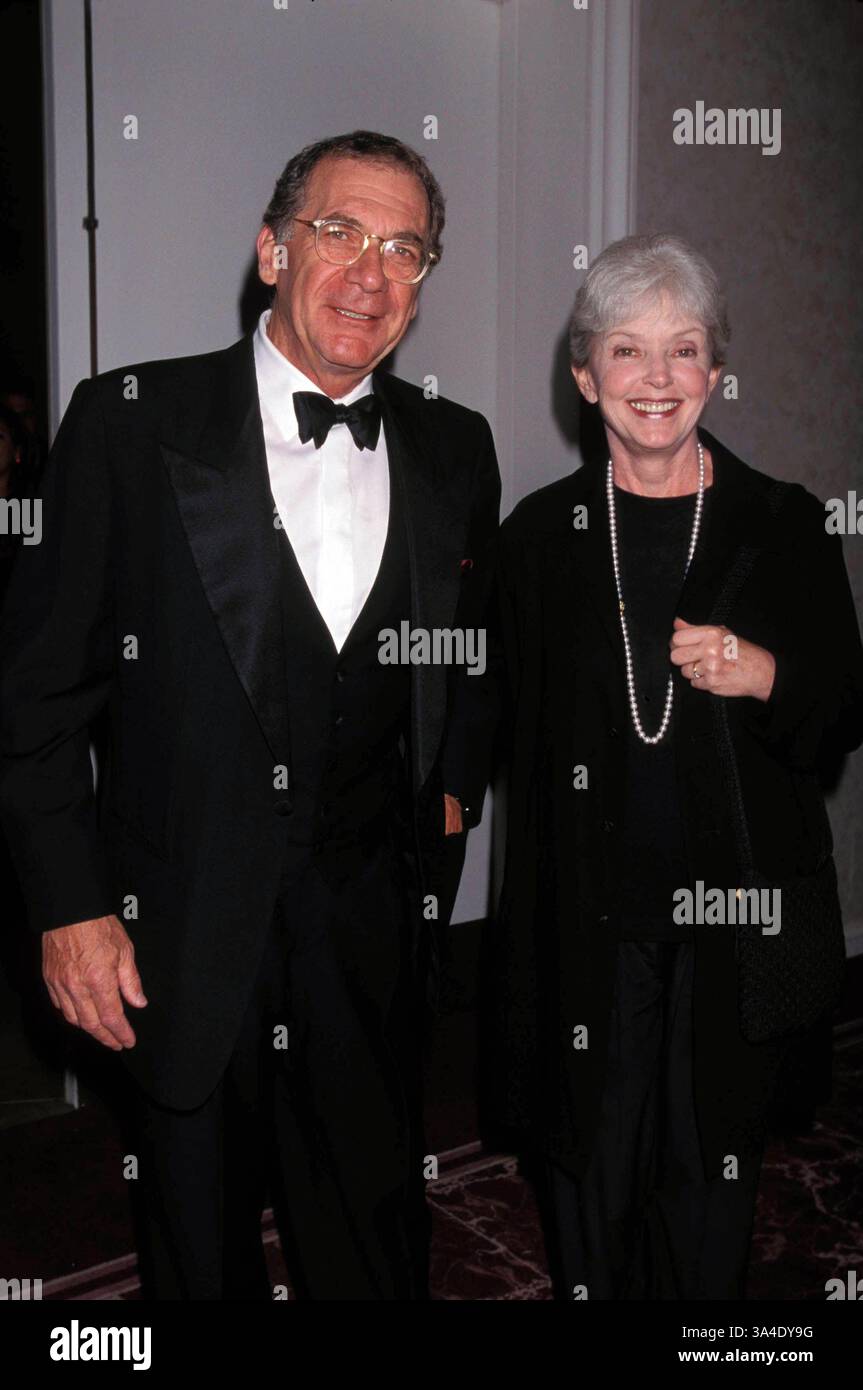 May 27, 2008 - K12021LR.SYDNEY POLLACK WITH HIS WIFE CLAIRE GRISWOLD ...