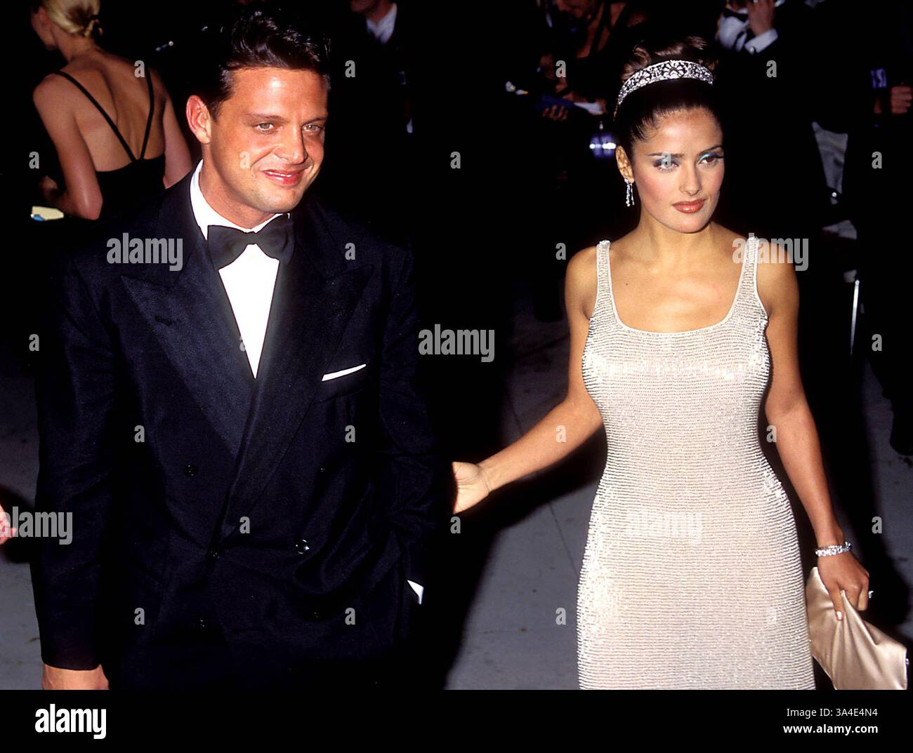 Jan. 1, 2011 - K8146LR.69ST ACADEMY AWARDS .LUIS MIGUEL AND SALMA HAYEK ...