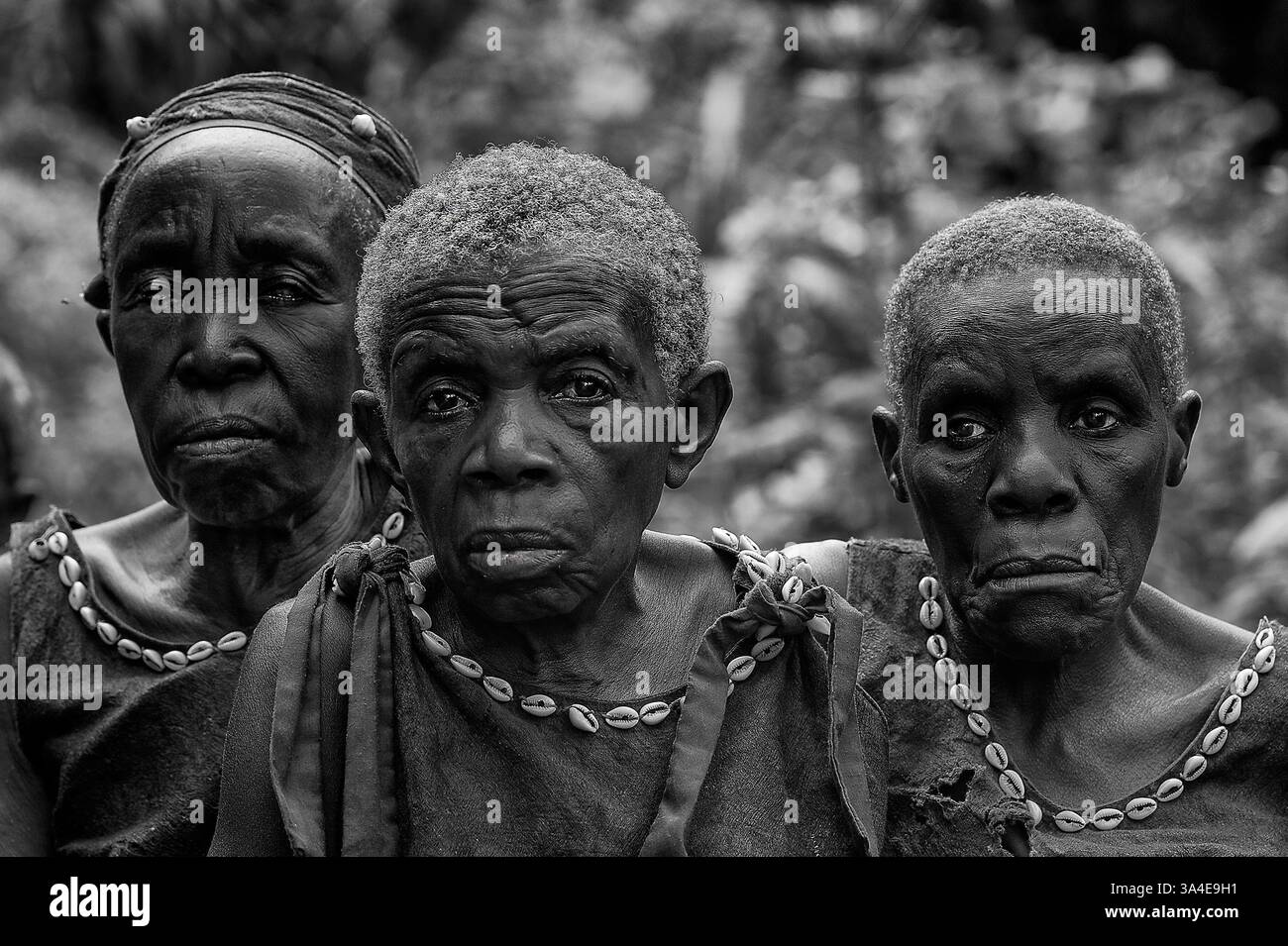 Pygmy tribe congo Black and White Stock Photos & Images - Alamy