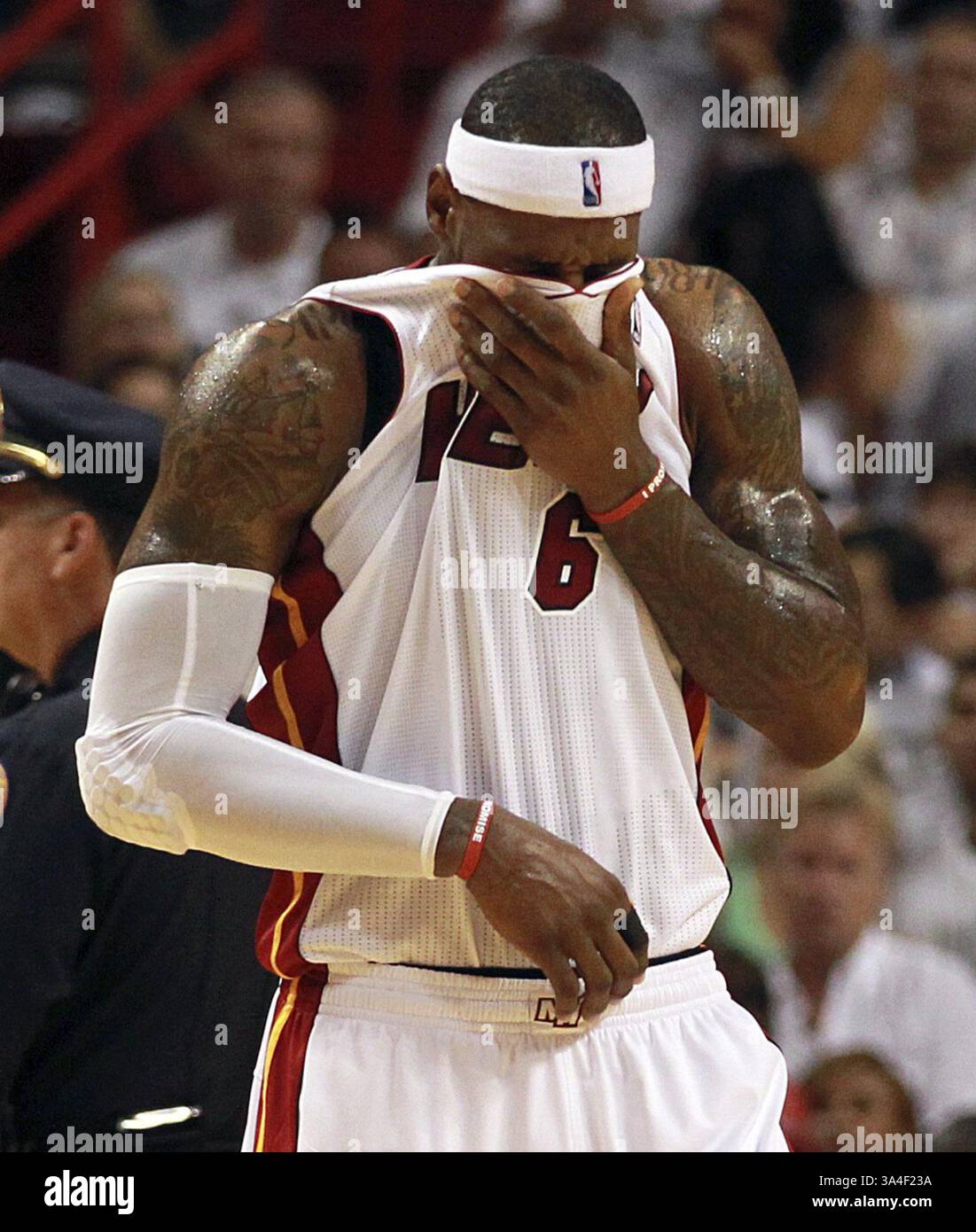 James lebron face hi-res stock photography and images - Alamy