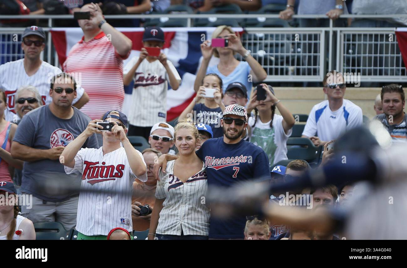 July 6, 2014 - Minneapolis, MN, USA - Fans take photos of New York ...