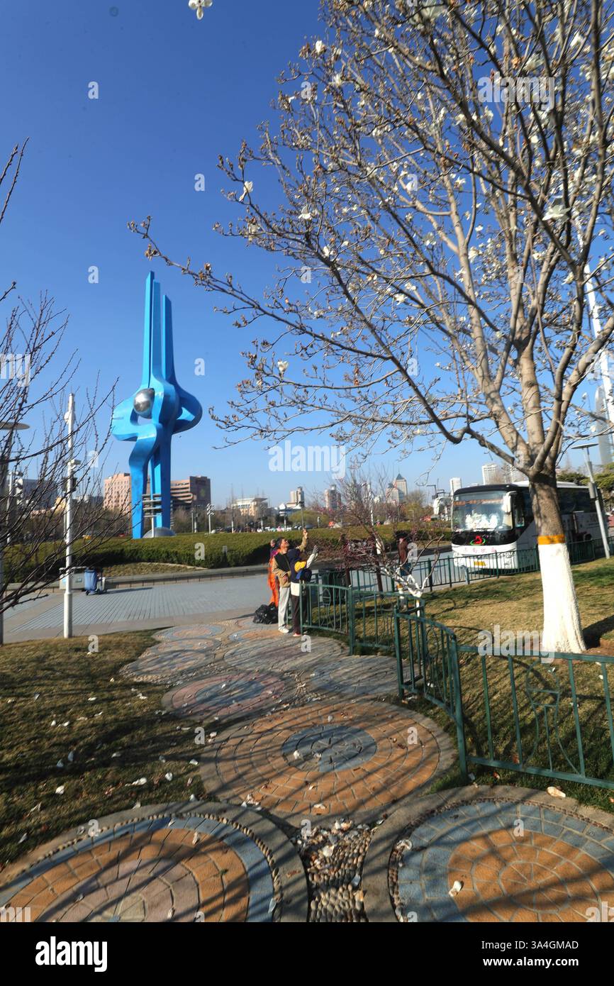 People admire spring scenery in Jinan City, east China's Shandong ...