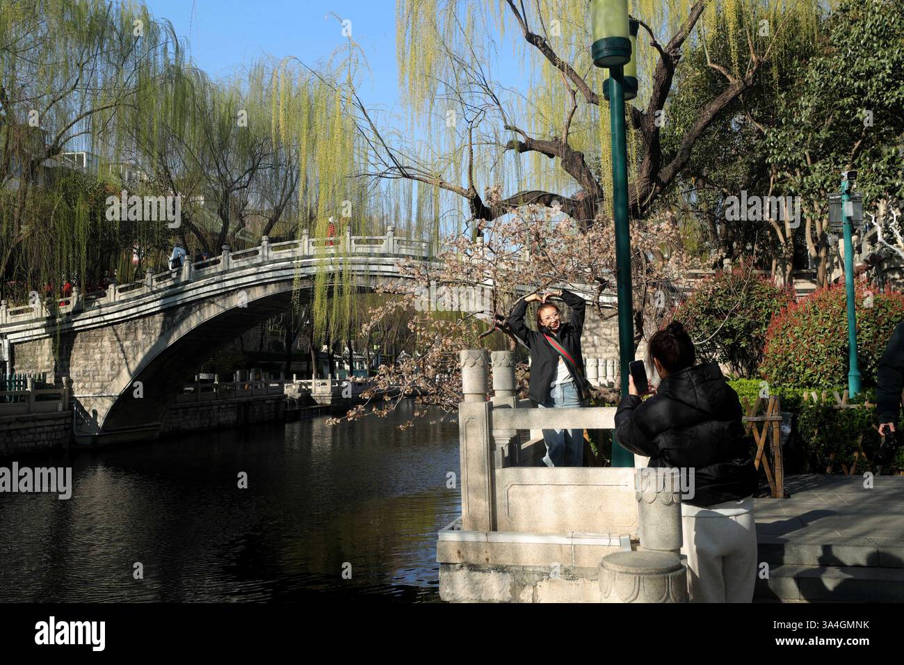 People admire spring scenery in Jinan City, east China's Shandong ...