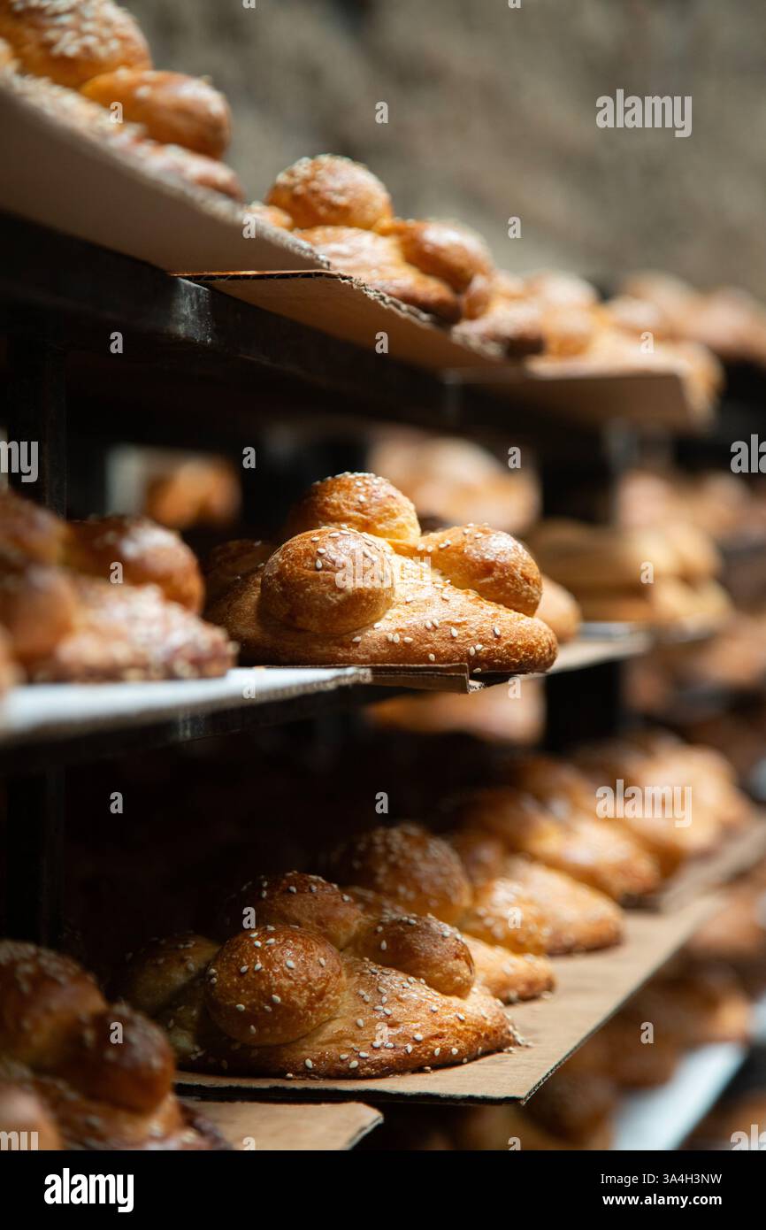 Traditional Mexican bread of the dead for the Day of the Dead ...