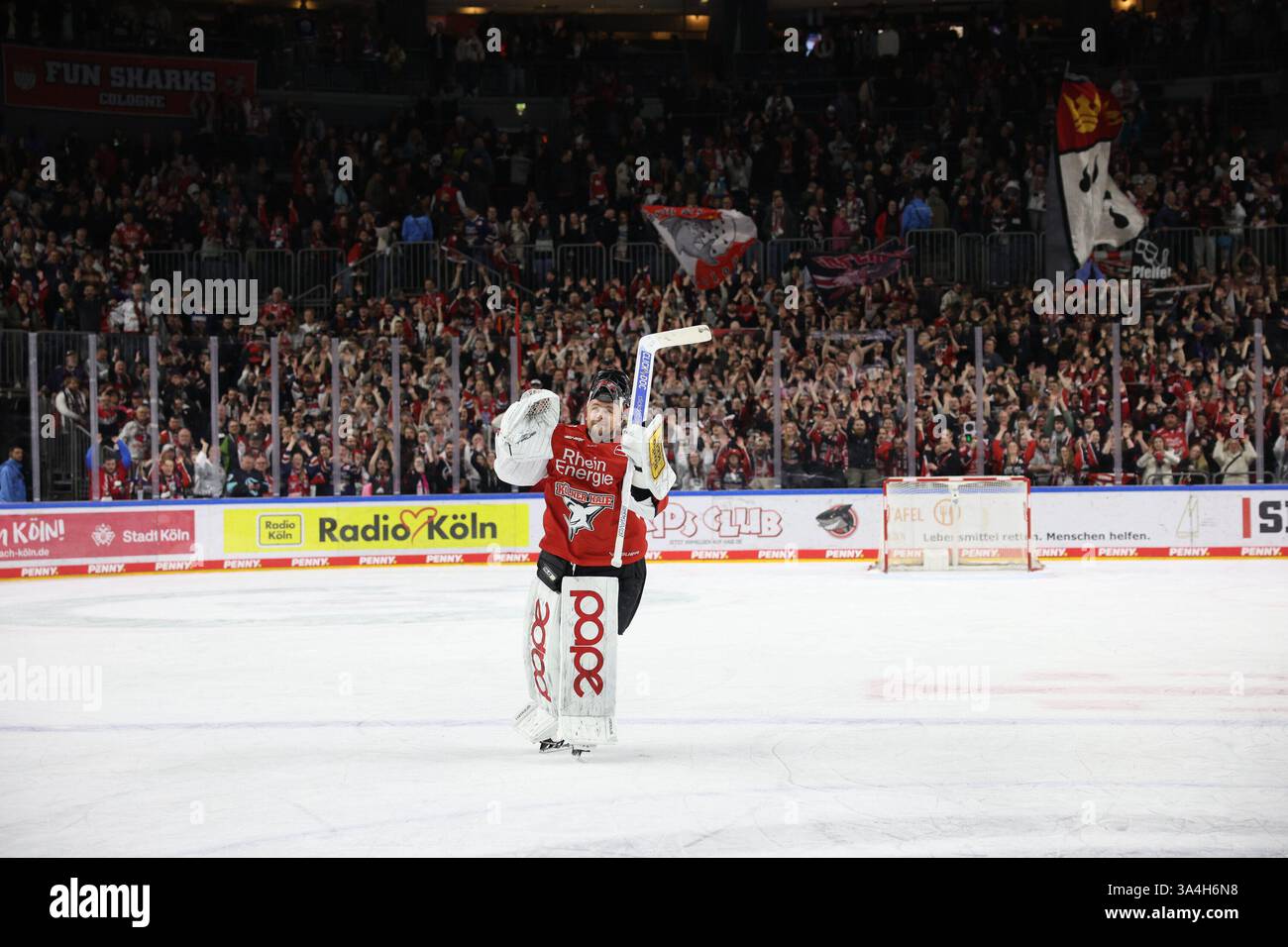 Koeln, Deutschland. 18th Mar, 2025. Julius Hudacek (Koelner Haie, #35 ...