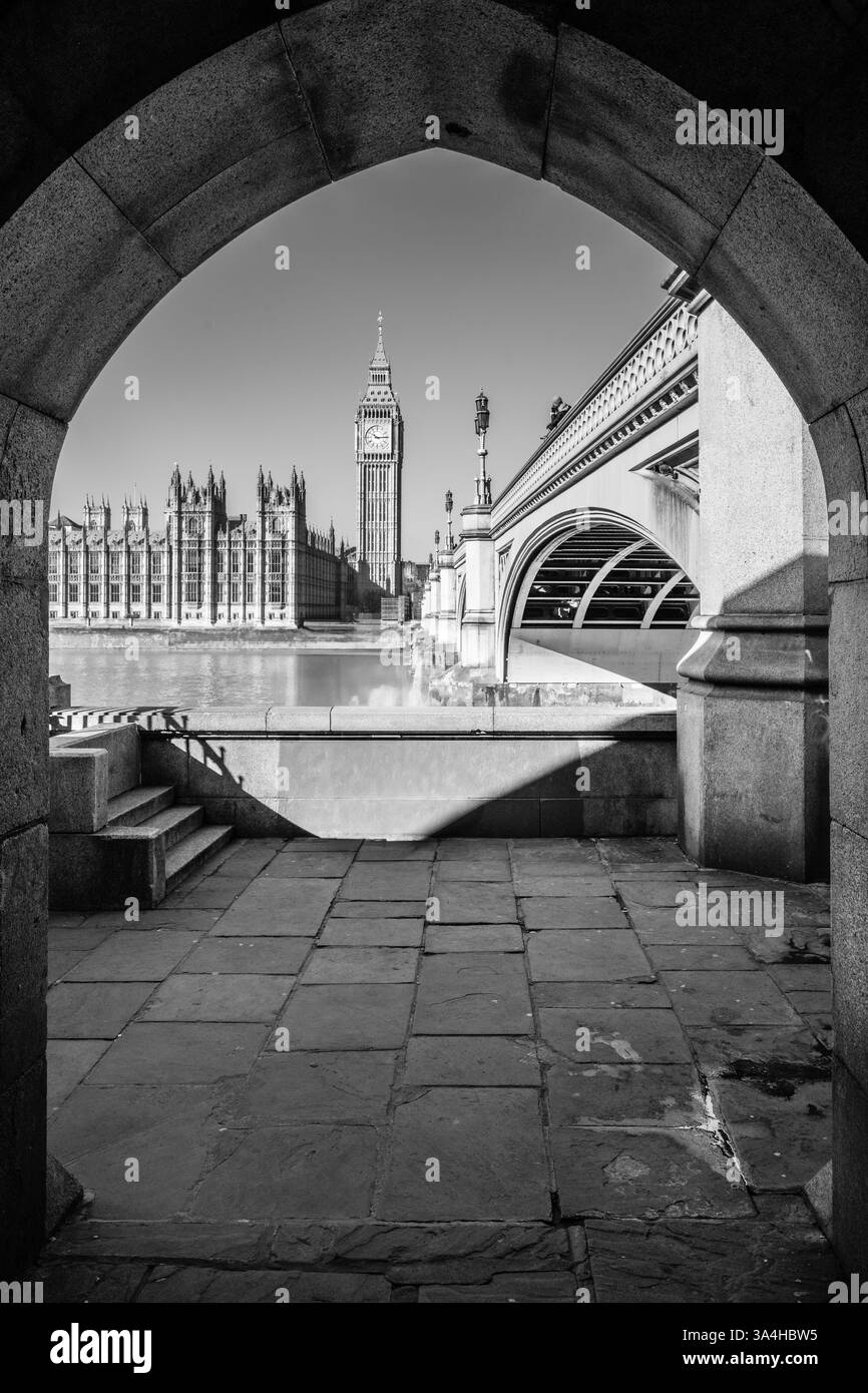 Cityscape framed in architecture Black and White Stock Photos & Images ...