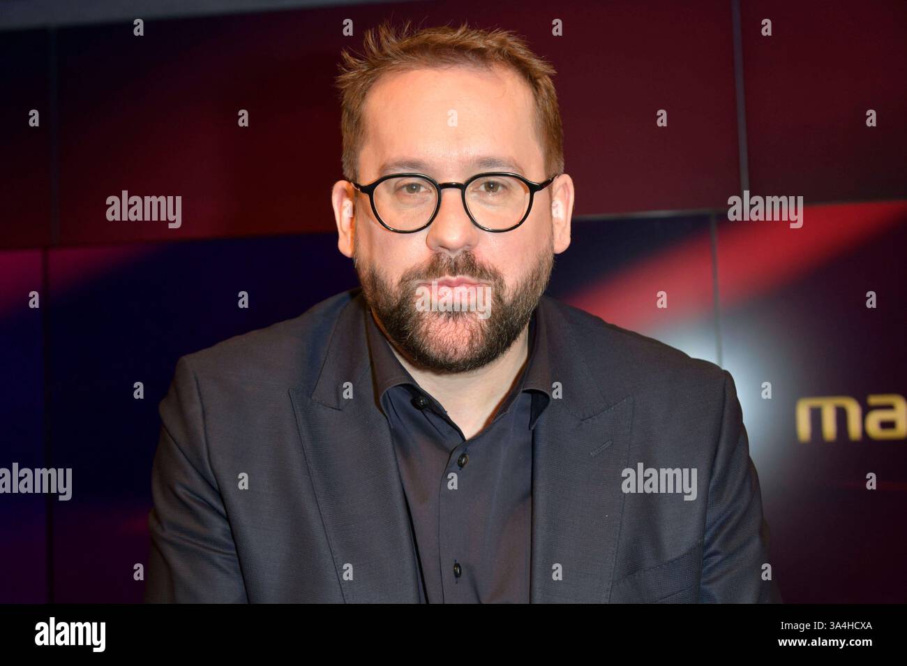 Paul Ronzheimer in der ARD-Talkshow maischberger im Studio Berlin ...