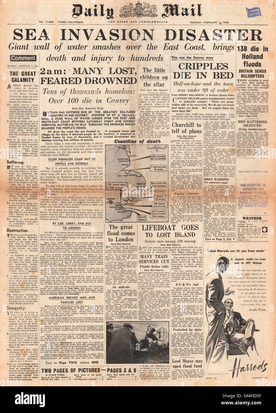 1953 Daily Mail front page reporting Sea floods disaster Stock Photo ...