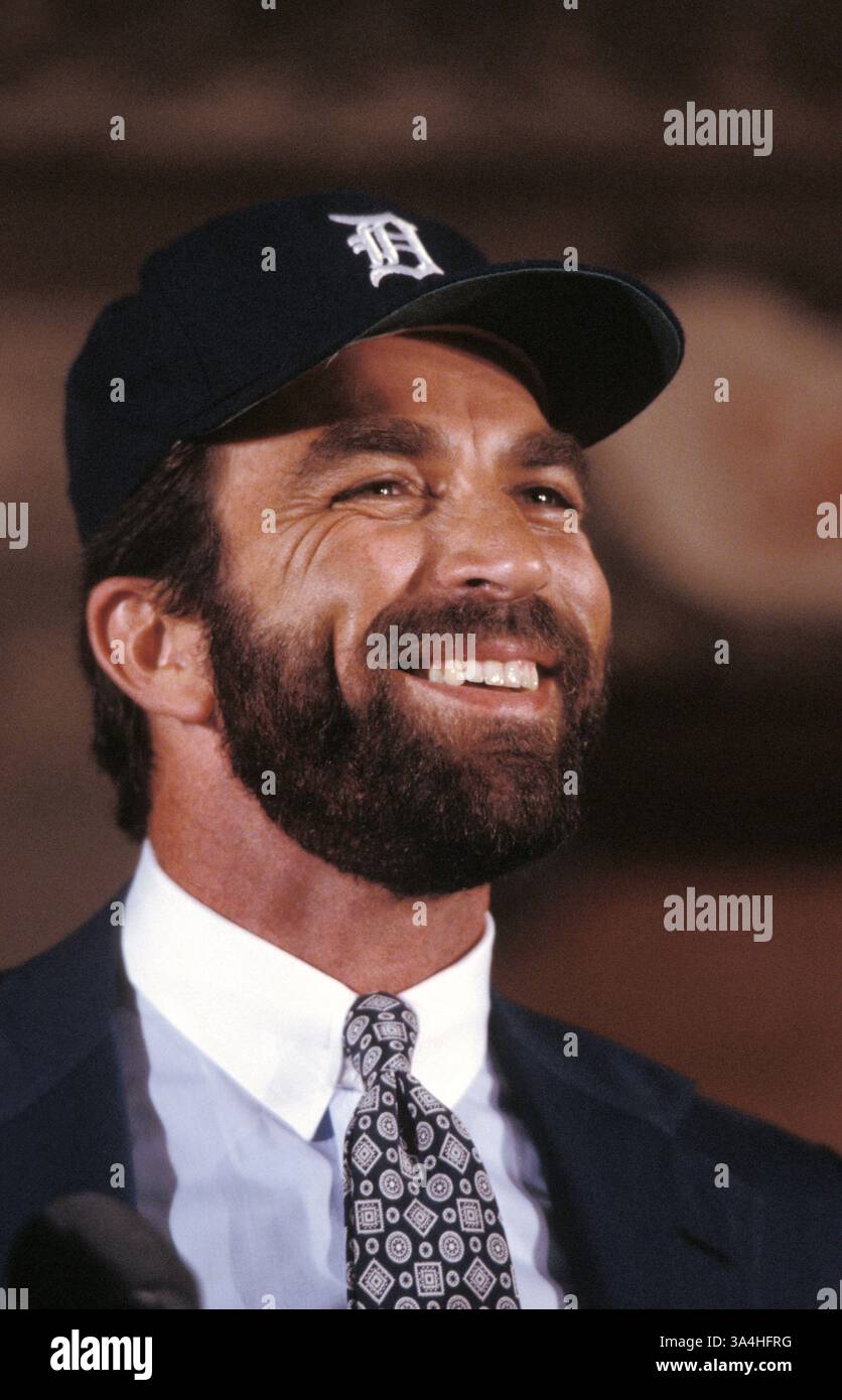 May 01, 1988; Washington, DC, USA; Actor TOM SELLECK at Smithsonian ...