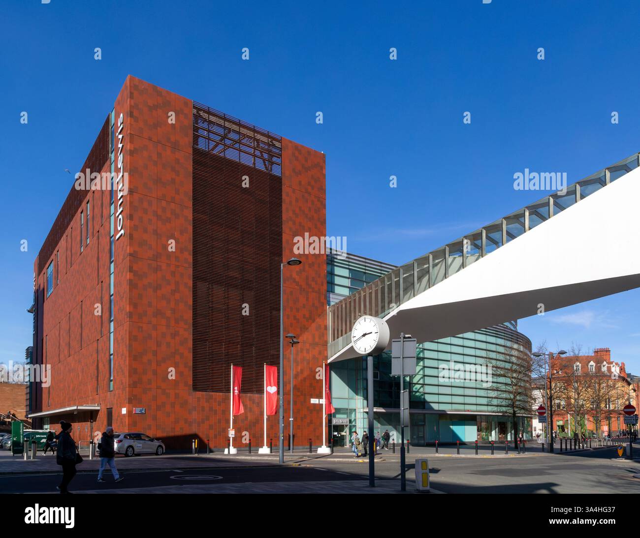 Raised walkway above street to John Lewis department store in Liverpool ...