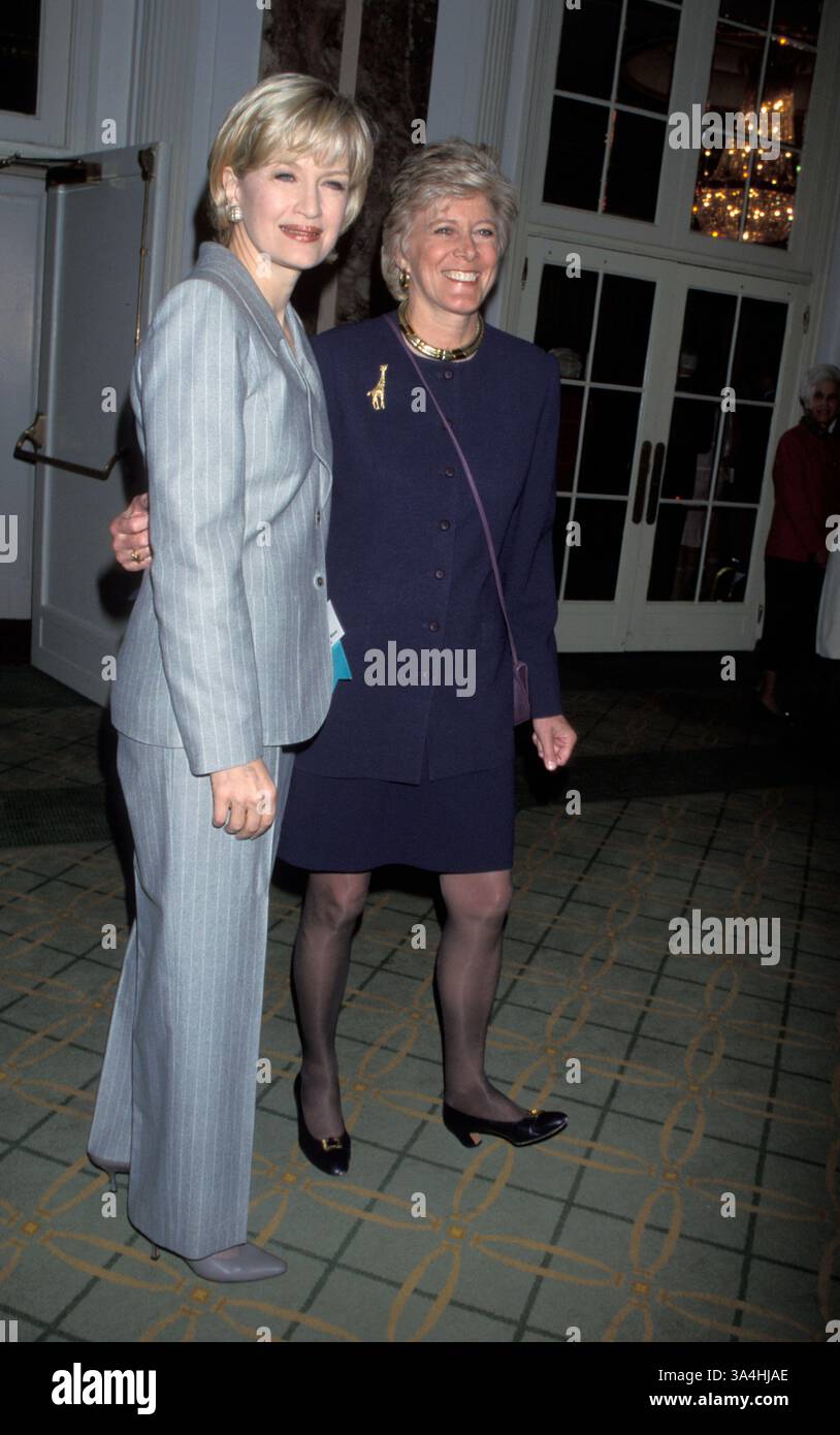 Apr 20, 1998; New York, NY, USA; DIANE SAWYER AND TV news correspondent ...