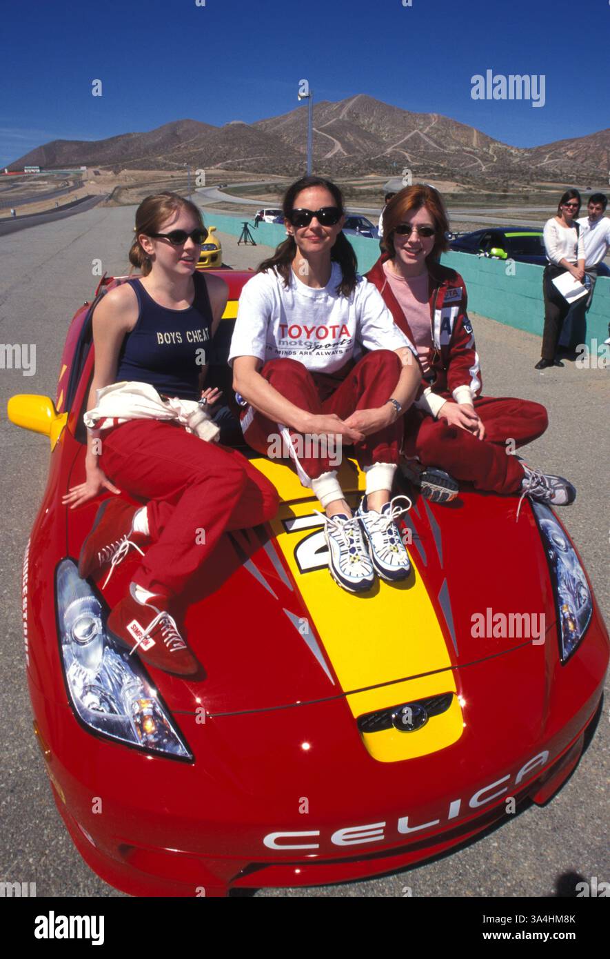 Actresses MELISSA JOAN HART & ASHLEY JUDD AND ALYSON HANNIGAN @ the ...
