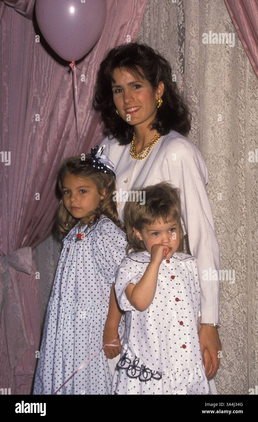 Kevin costner and wife cindy costner hi-res stock photography and ...