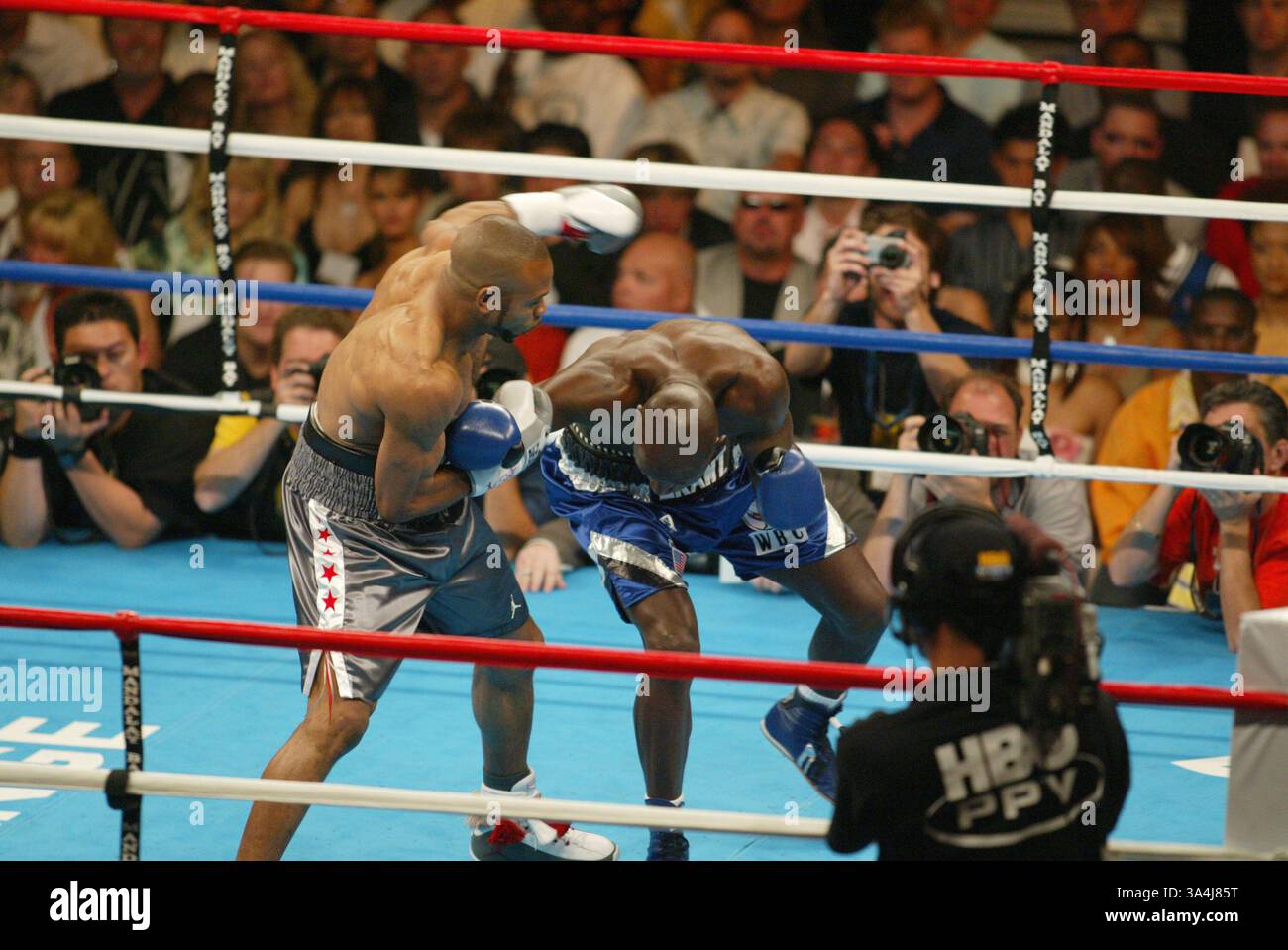 May 15, 2004; Las Vegas, NV, USA; Boxer ANTONIO 'Magic Man' TARVER upsets ROY JONES Jr. (L) in a ...
