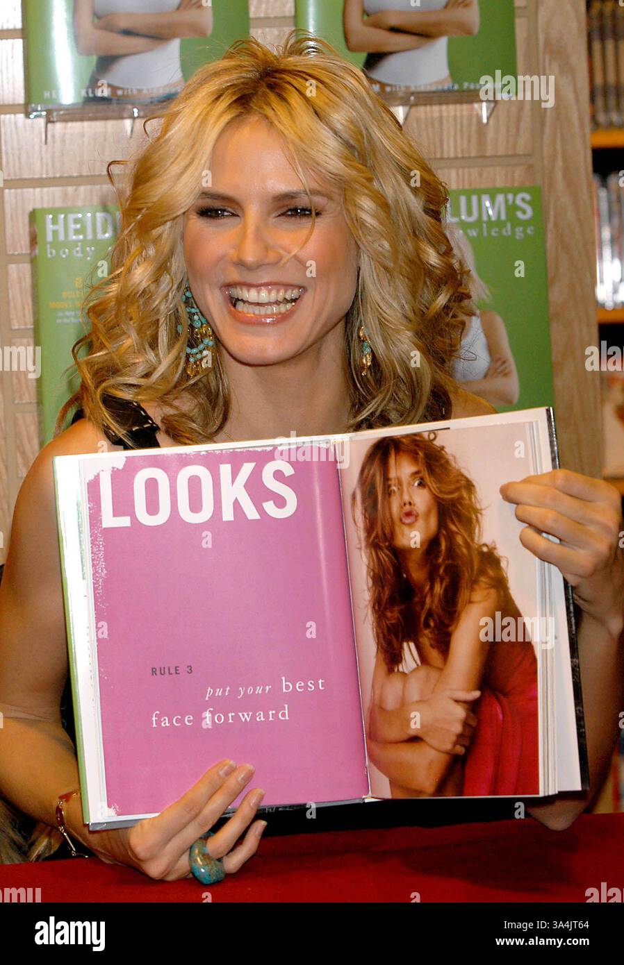 Dec. 3, 2004 - K40688AR .SUPERMODEL HEIDI KLUM SIGNING COPIES OF HER ...