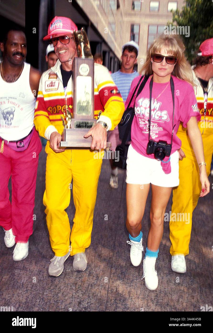 July 28, 2005 - L0331.SPEED BOAT RACING..CHUCK NORRIS AND MONICA HALL ...