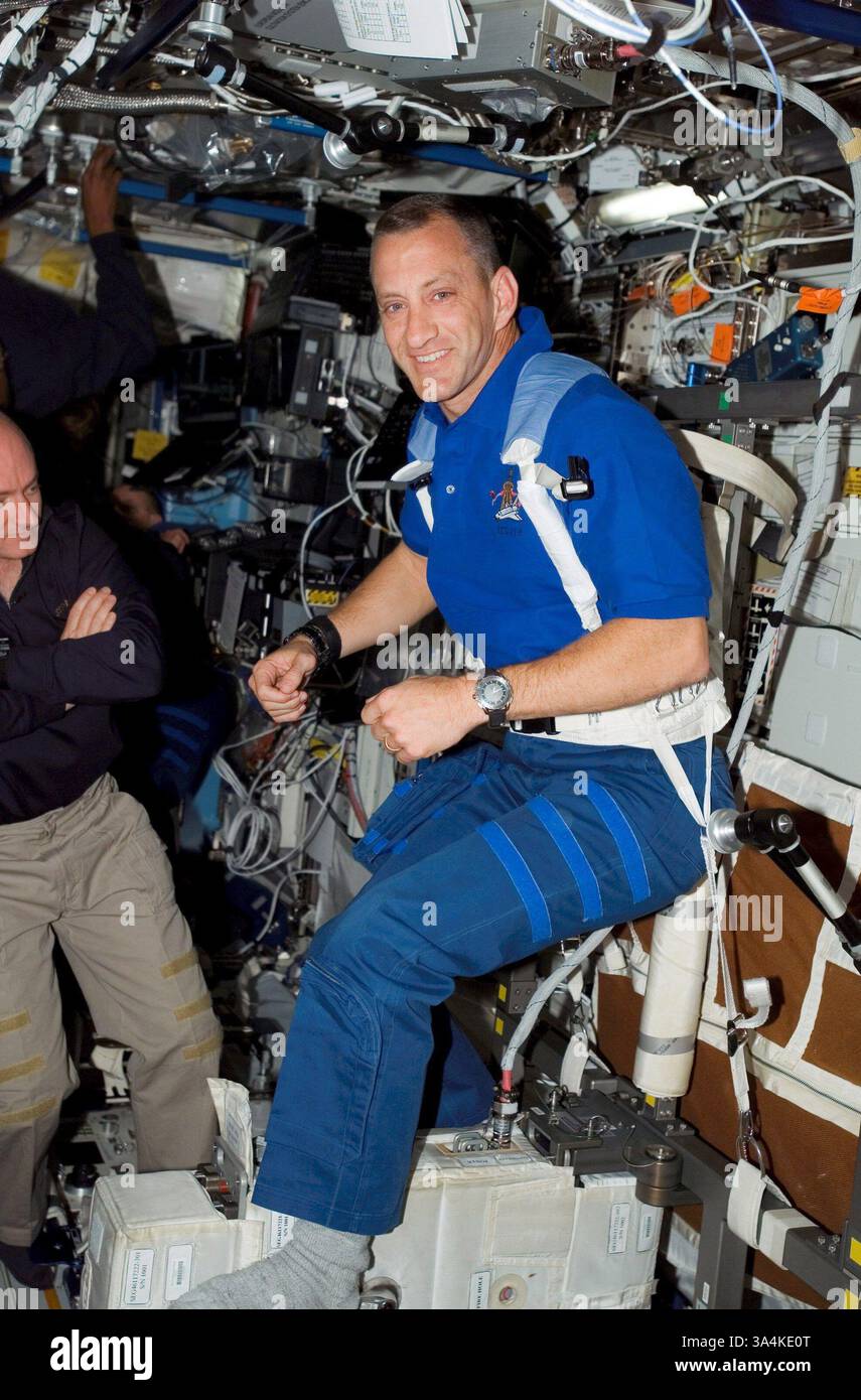 GIR114 15/08/07.- En la imagen suministrada hoy, 15 de agosto de 2007 ...